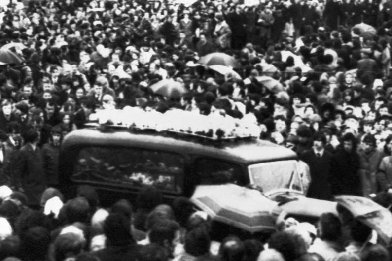 Le 2 février 1972, les funérailles des victimes du "Bloody Sunday"