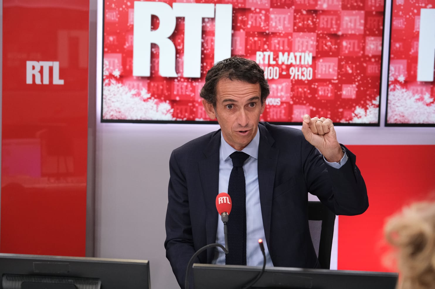Carrefour "embauchera 15.000 jeunes en 2021", annonce son PDG Alexandre Bompard sur RTL