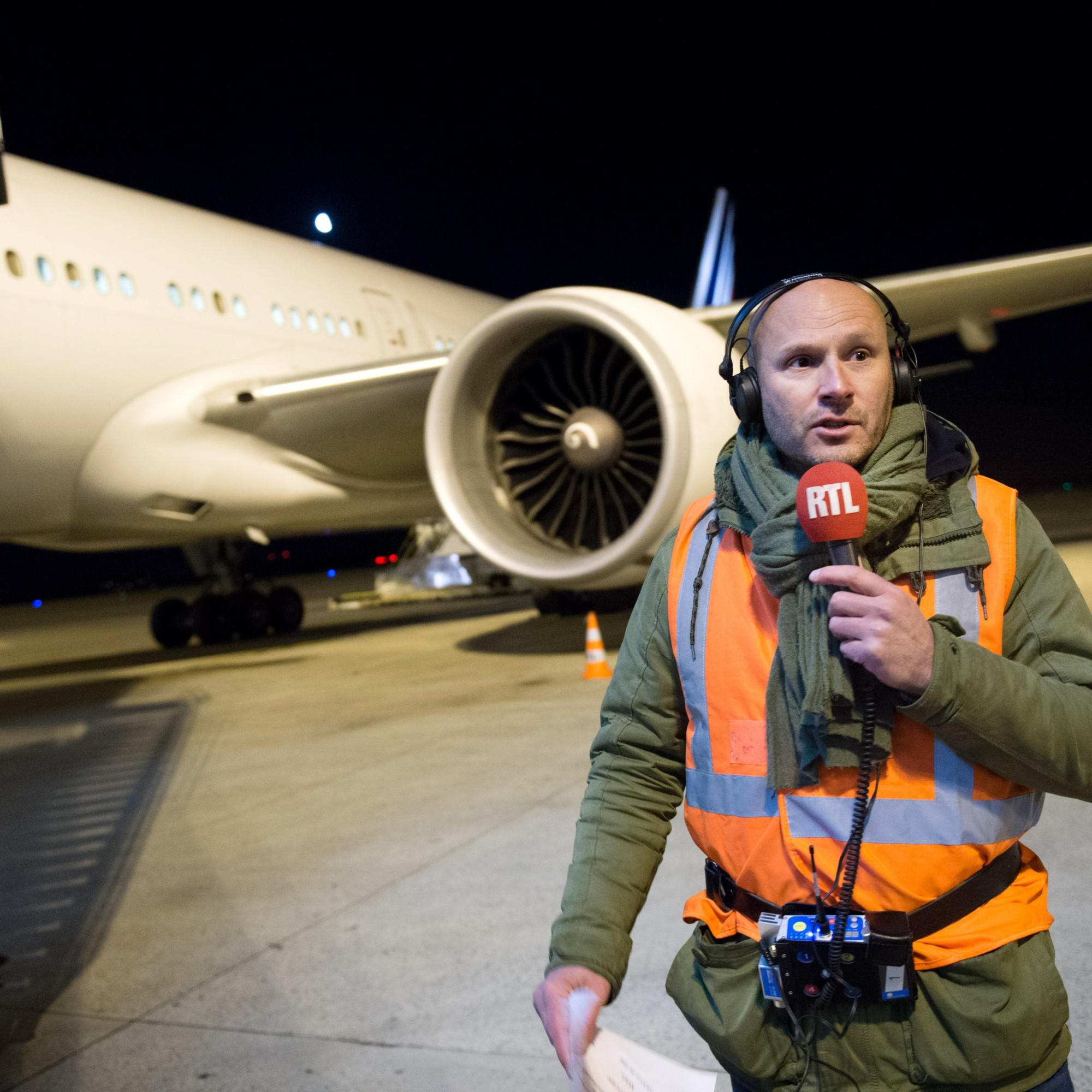 EN IMAGES - RTL Petit Matin en direct de l'aéroport Roissy Charles de ...