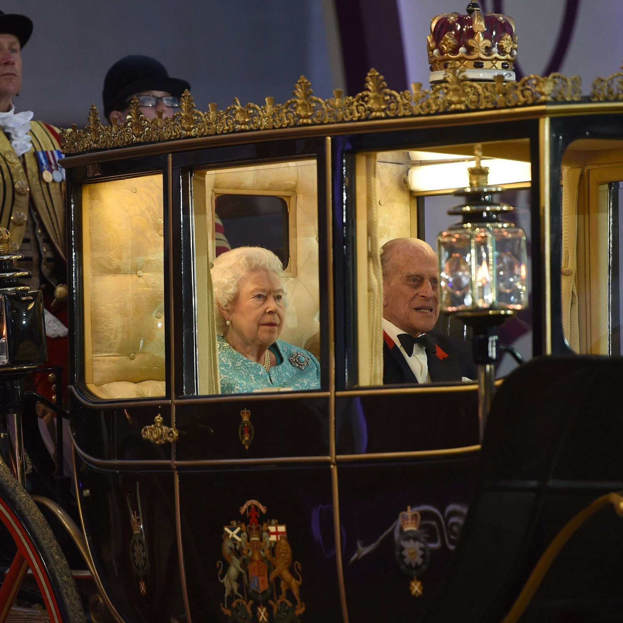 EN IMAGES - La reine Elizabeth II refête ses 90 ans avec 900 chevaux ...