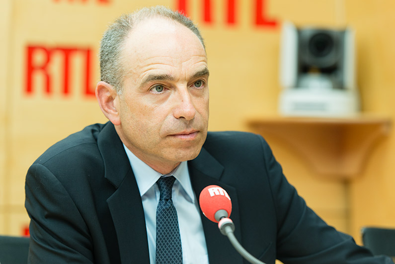 État d'urgence : "Rien ne vaut les insultes mais le débat est très ...