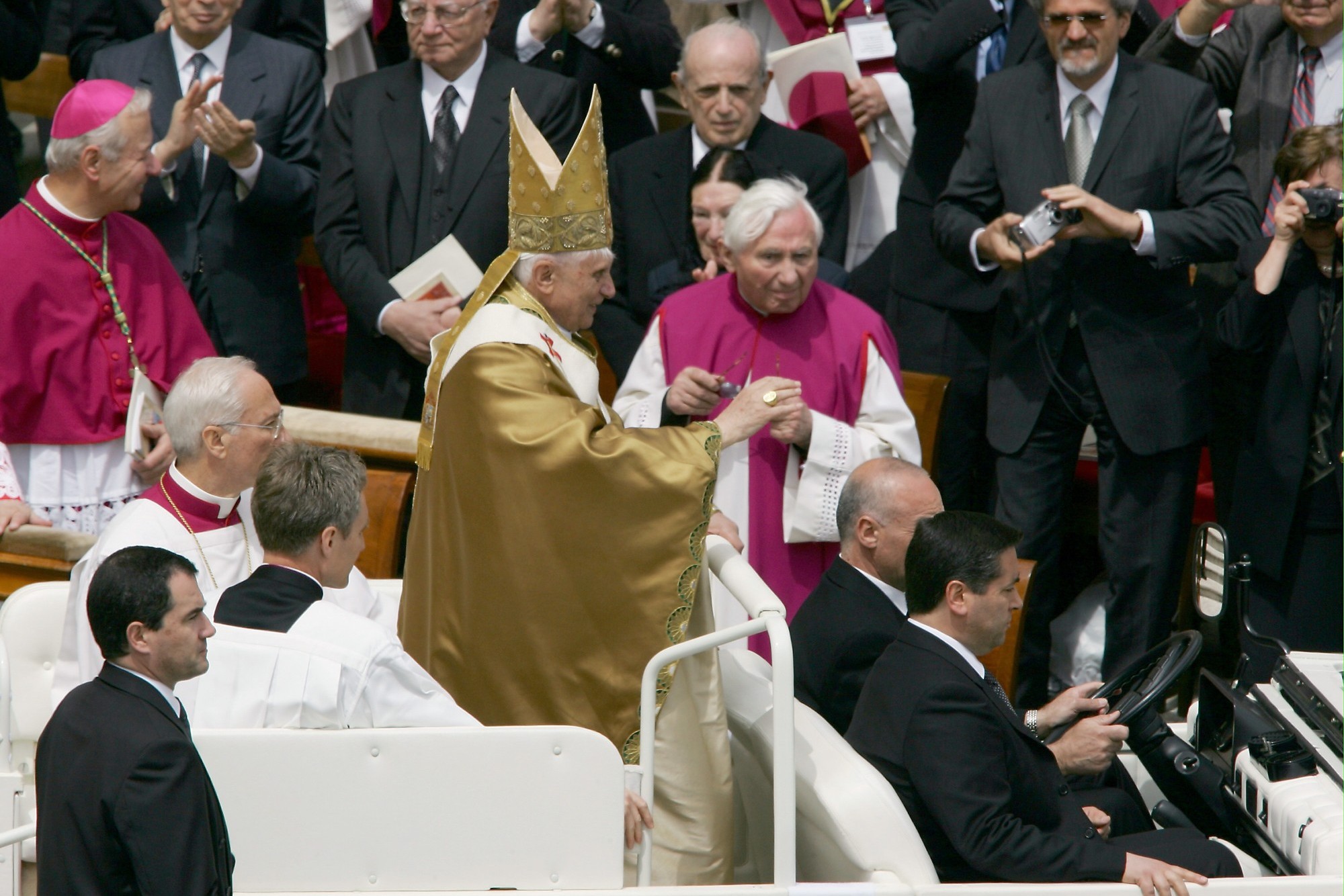 Vatican : Georg Ratzinger, frère du pape émérite Benoît XVI, est décédé