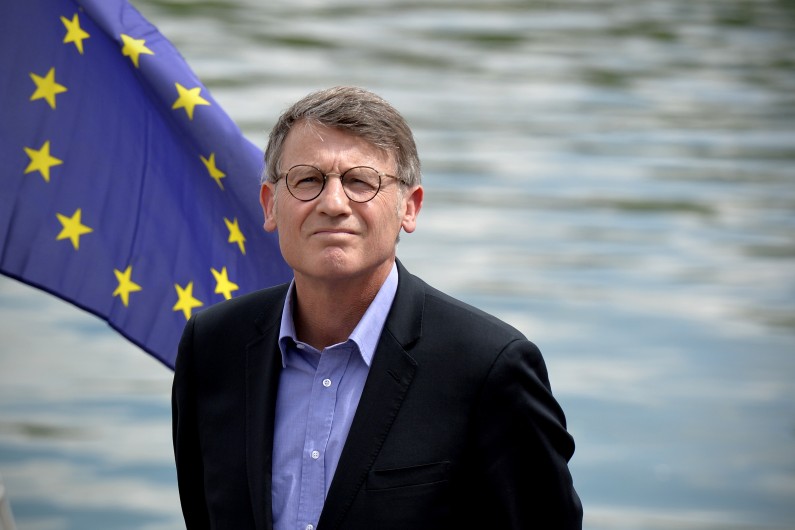 Vincent Peillon : pourquoi a-t-il quitté le gouvernement en 2014