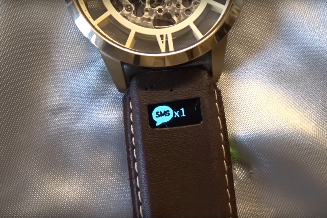 CES 2017 : CT Band, le bracelet qui rend toutes les montres connectées