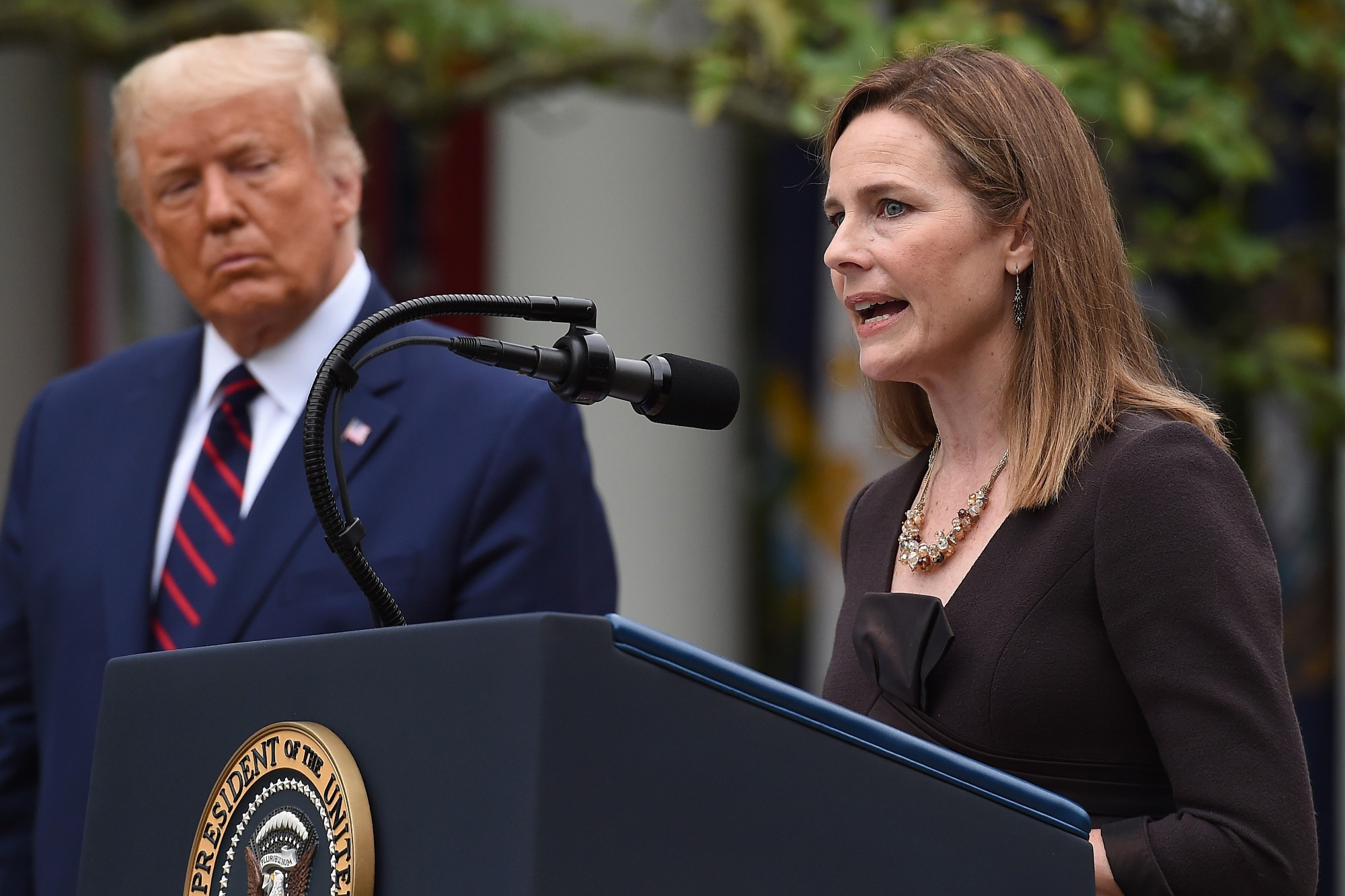 États-Unis : Trump nomme la juge conservatrice Amy Coney Barrett à la ...