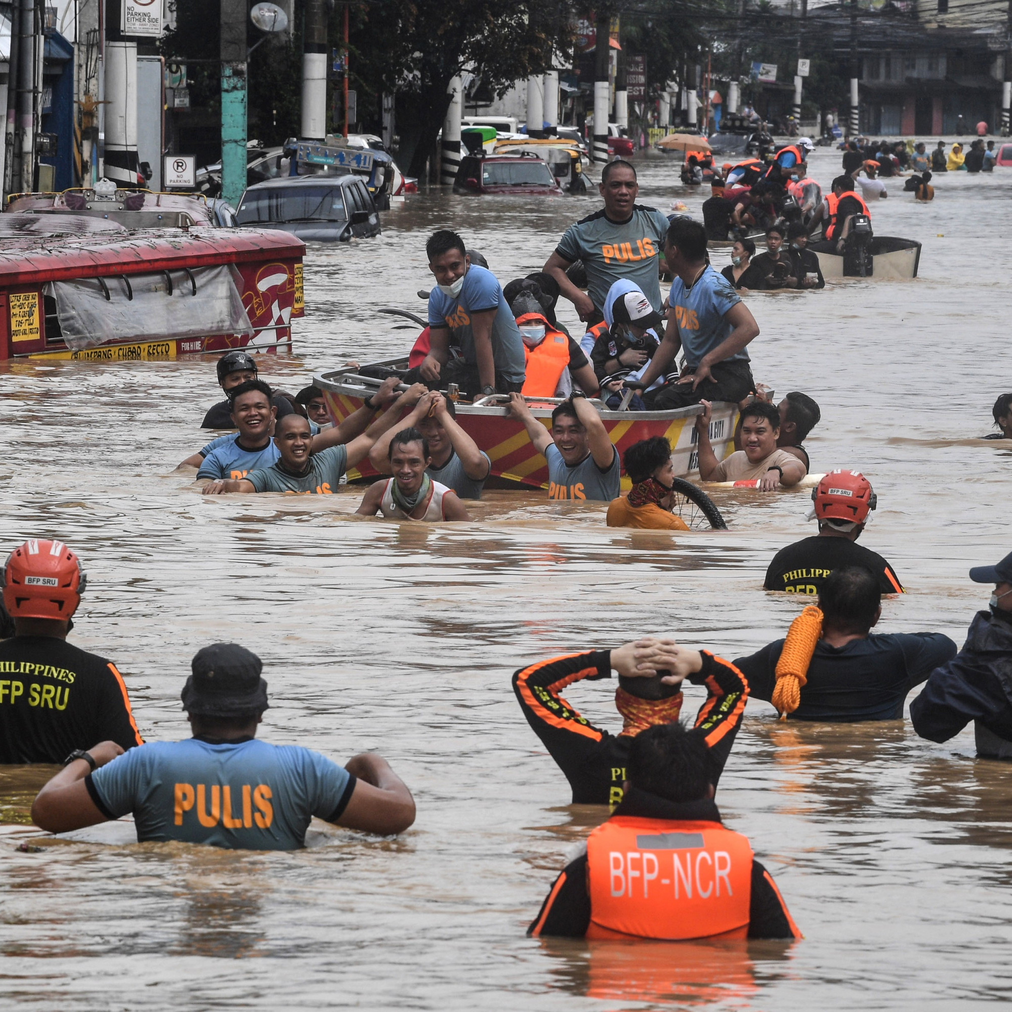 Philippines : Manille sous les eaux après le passage du typhon Vamco