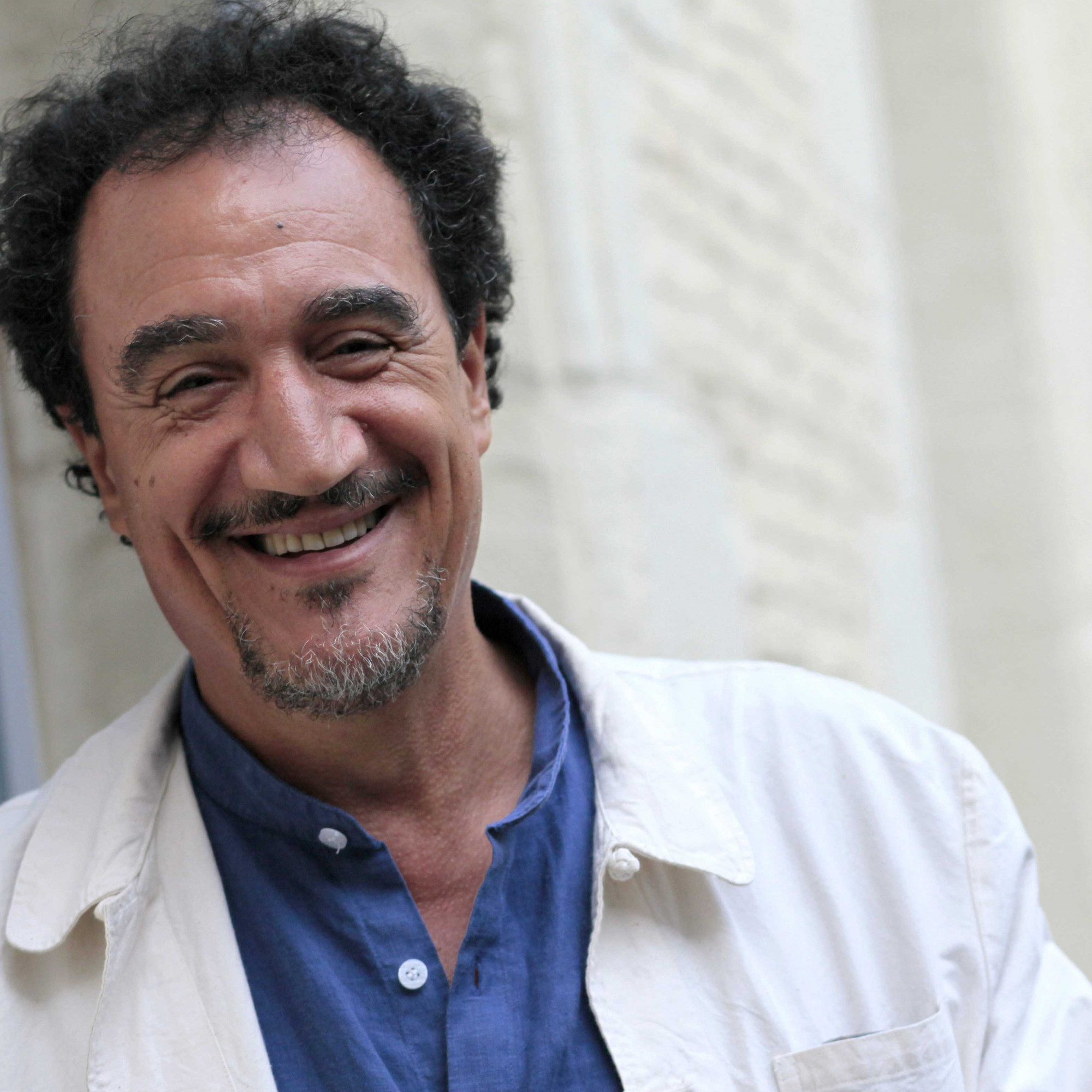 L'humoriste Fellag réconforte avec "Bled Runner", son spectacle best of