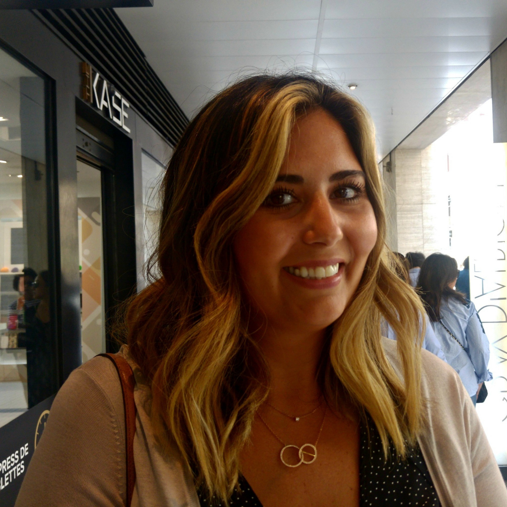 Cannes 2017 : Asnath, personal shopper enjouée sur la Croisette