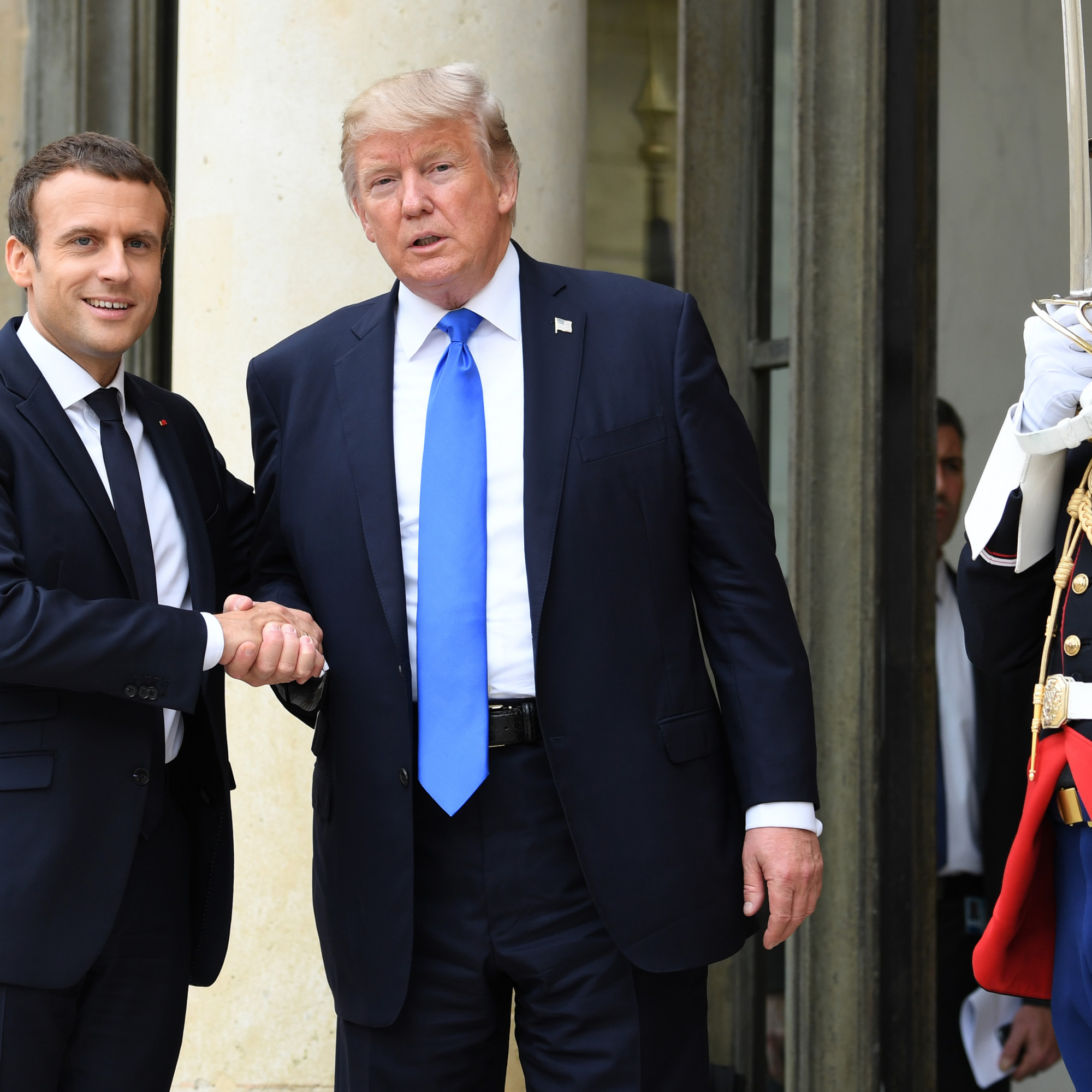 Macron raconte les coulisses de ses conversations avec Trump, Merkel et ...