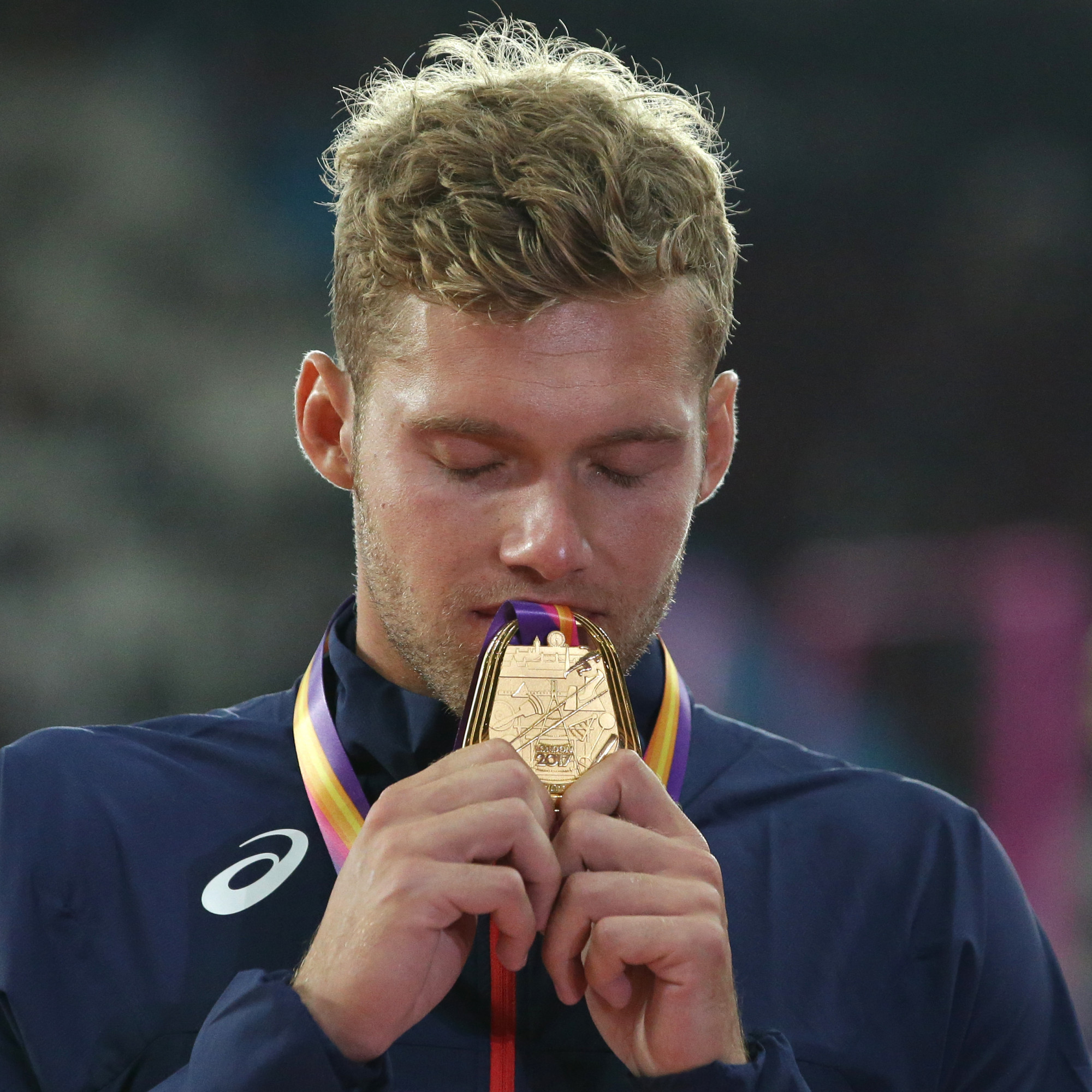 VIDÉO - Mondiaux d'athlétisme : Kevin Mayer en larmes sur le podium