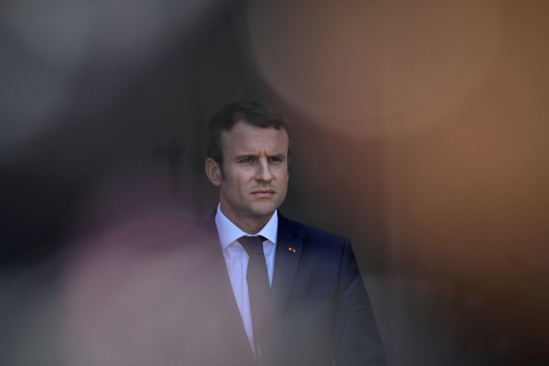 "Emmanuel Macron est en short après un été raté", décrypte Alba Ventura
