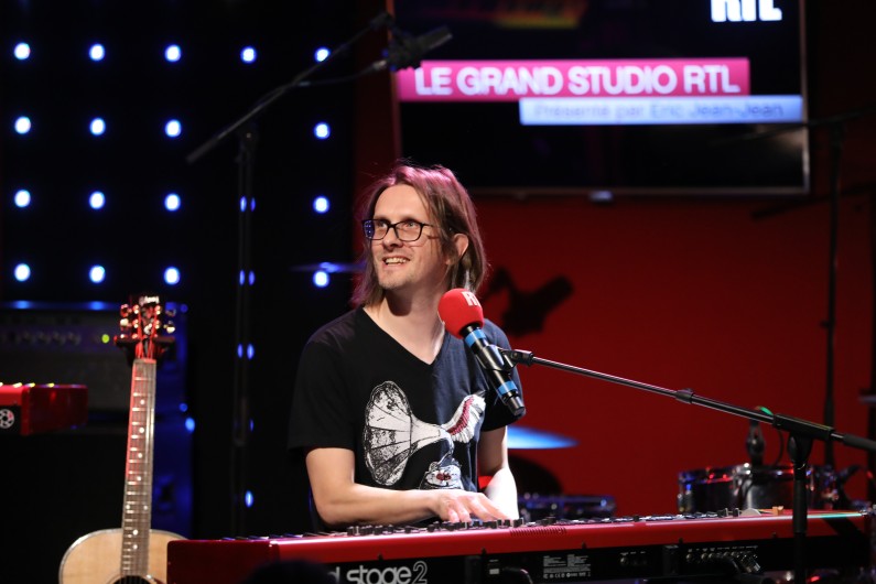 VIDÉOS - Steven Wilson interprète 2 titres dans "Le Grand Studio RTL"