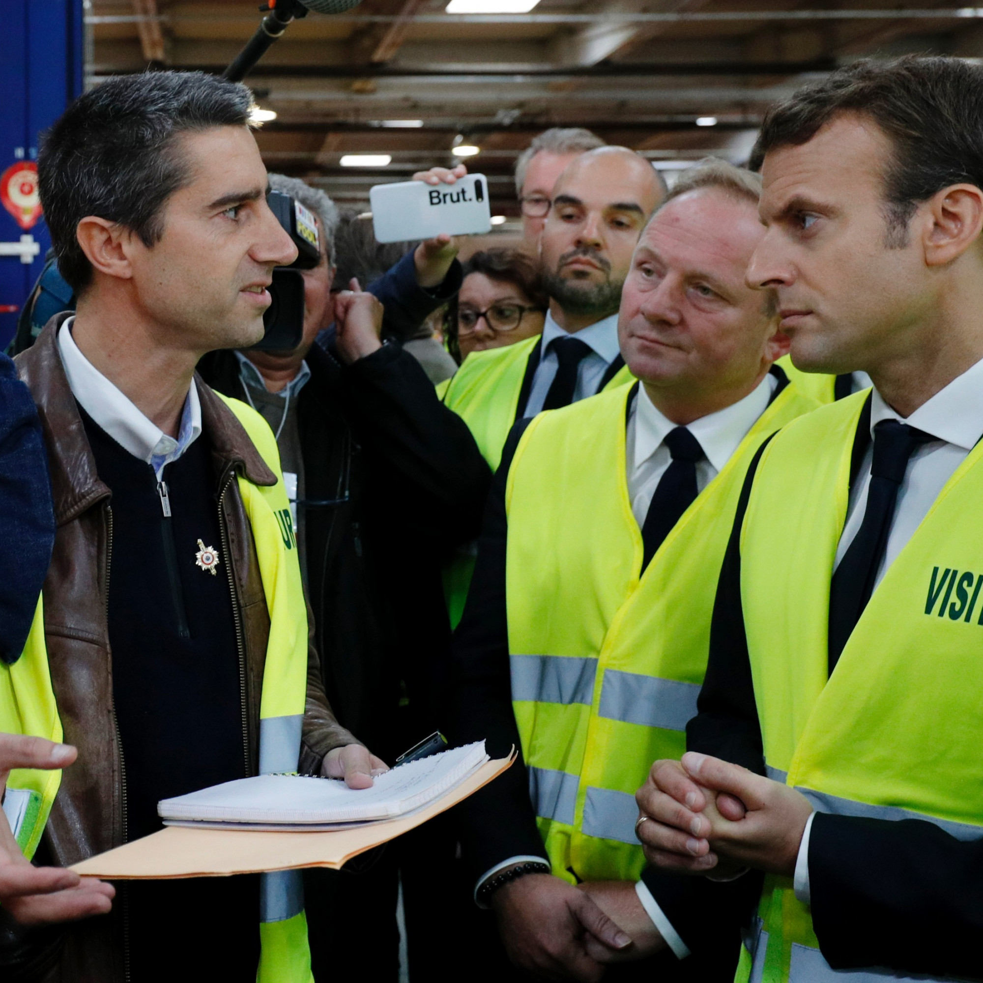 VIDÉO - Macron interpellé par Ruffin sur le cas des intérimaires de ...