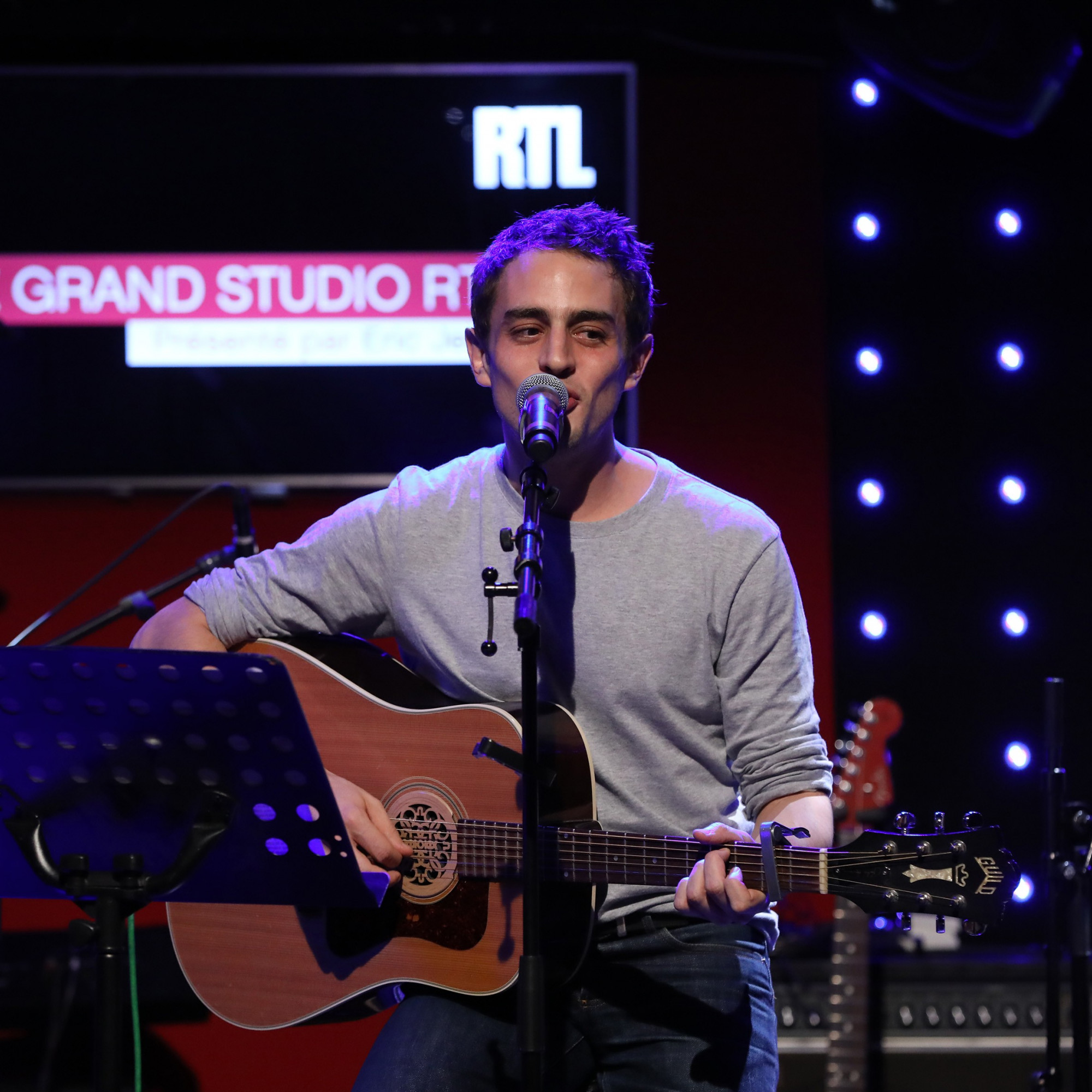 VIDÉOS - Benjamin Siksou interprète 2 titres dans "Le Grand Studio RTL"