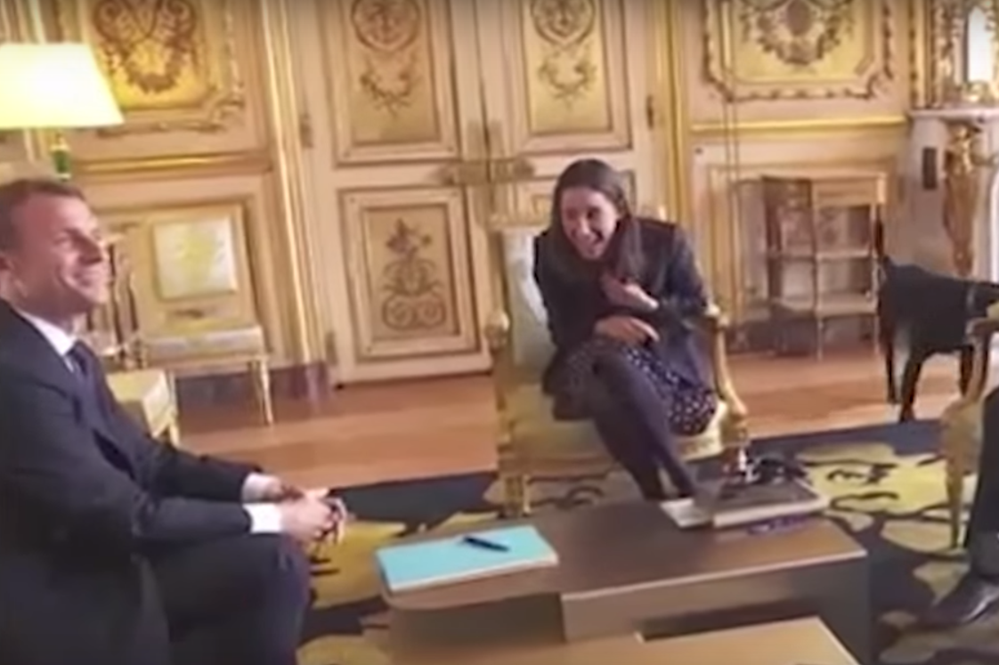 VIDÉO - Quand Nemo, le chien de Macron, se lâche dans un salon de l’Élysée