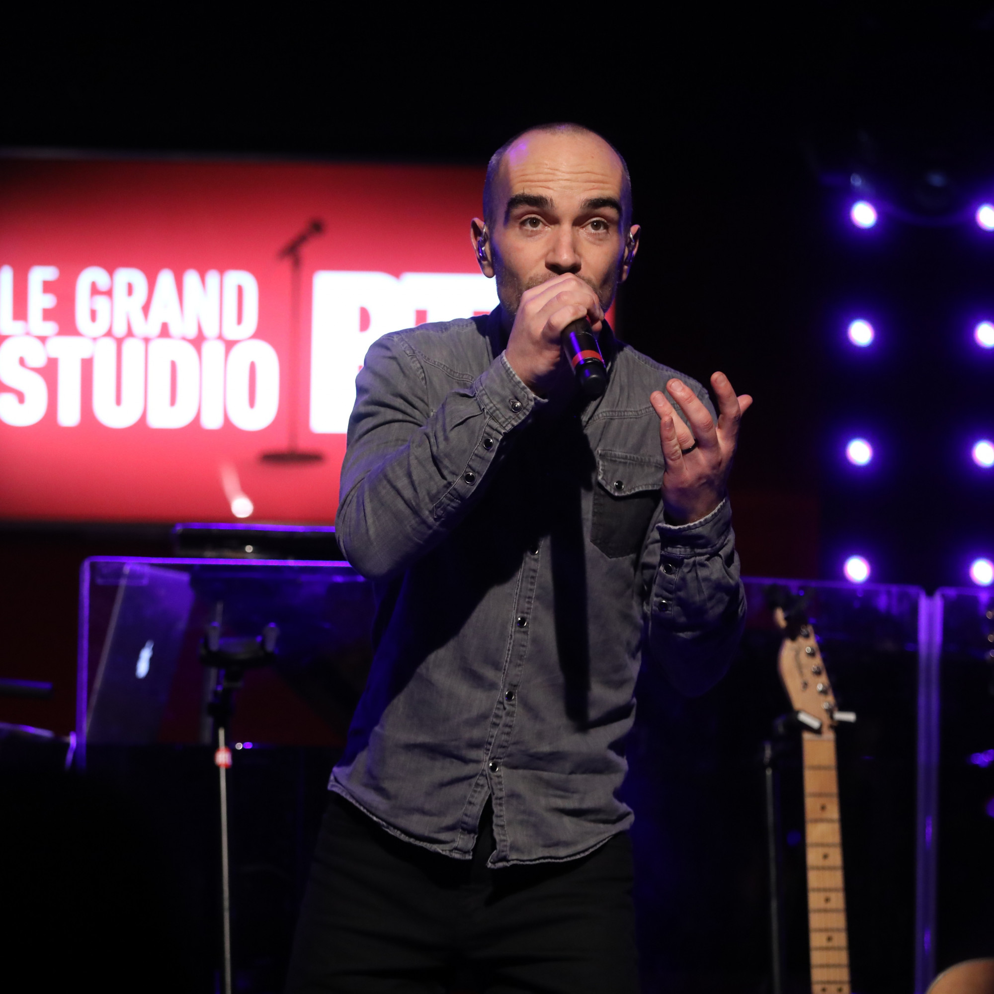 VIDÉOS - Aldebert interprète 9 titres dans "Le Grand Studio RTL"