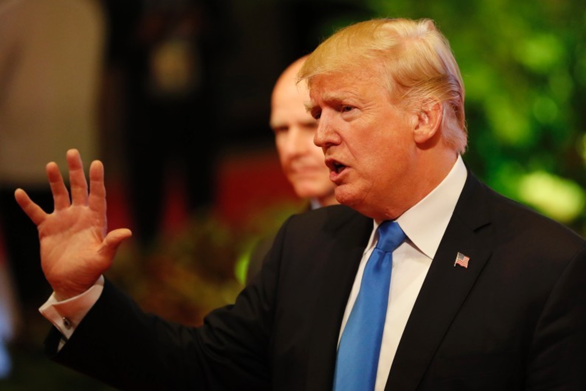 Donald Trump se qualifie de "génie" en réplique à un livre polémique