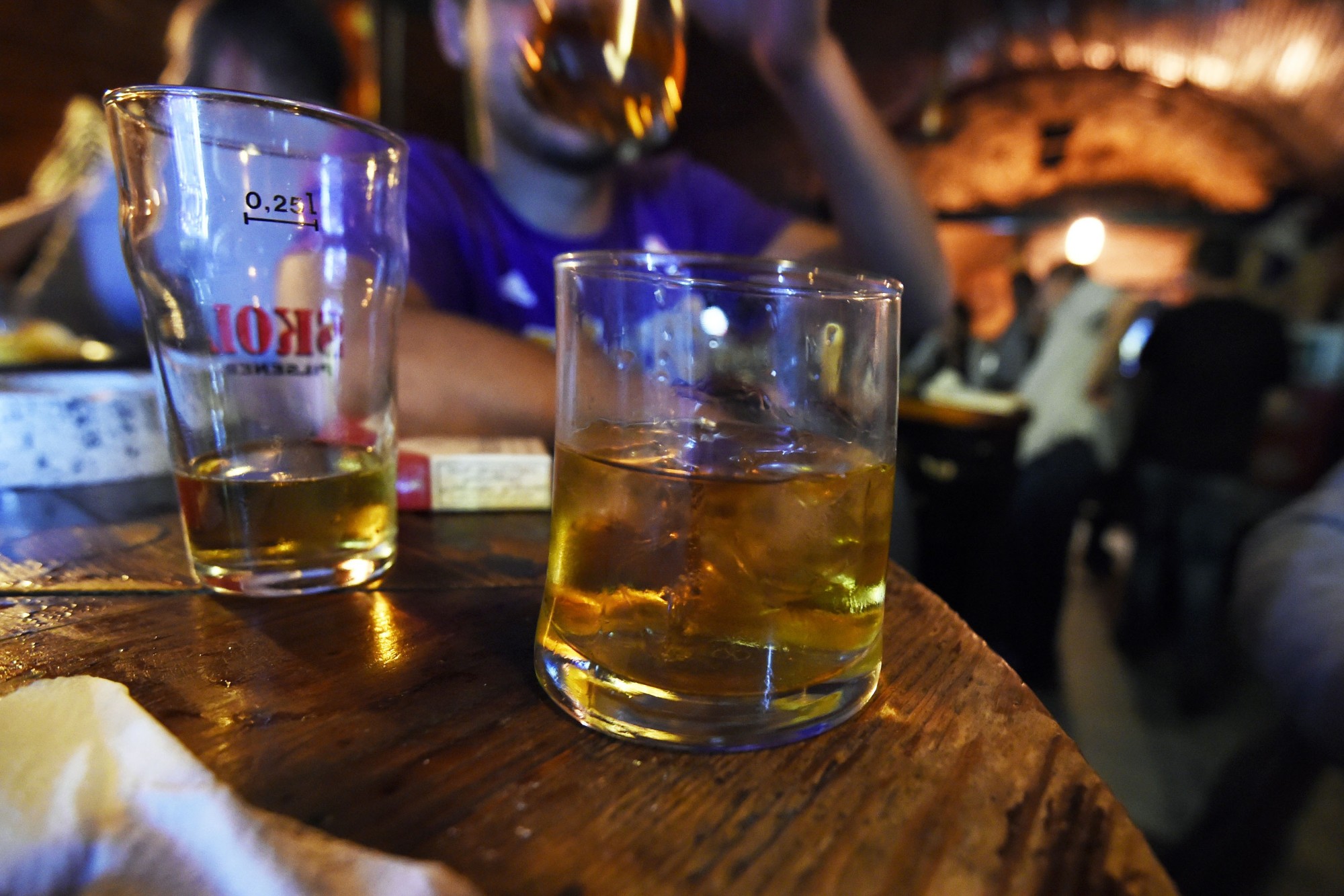 Qu'est-ce que la licence IV attribuée à certains débits de boissons