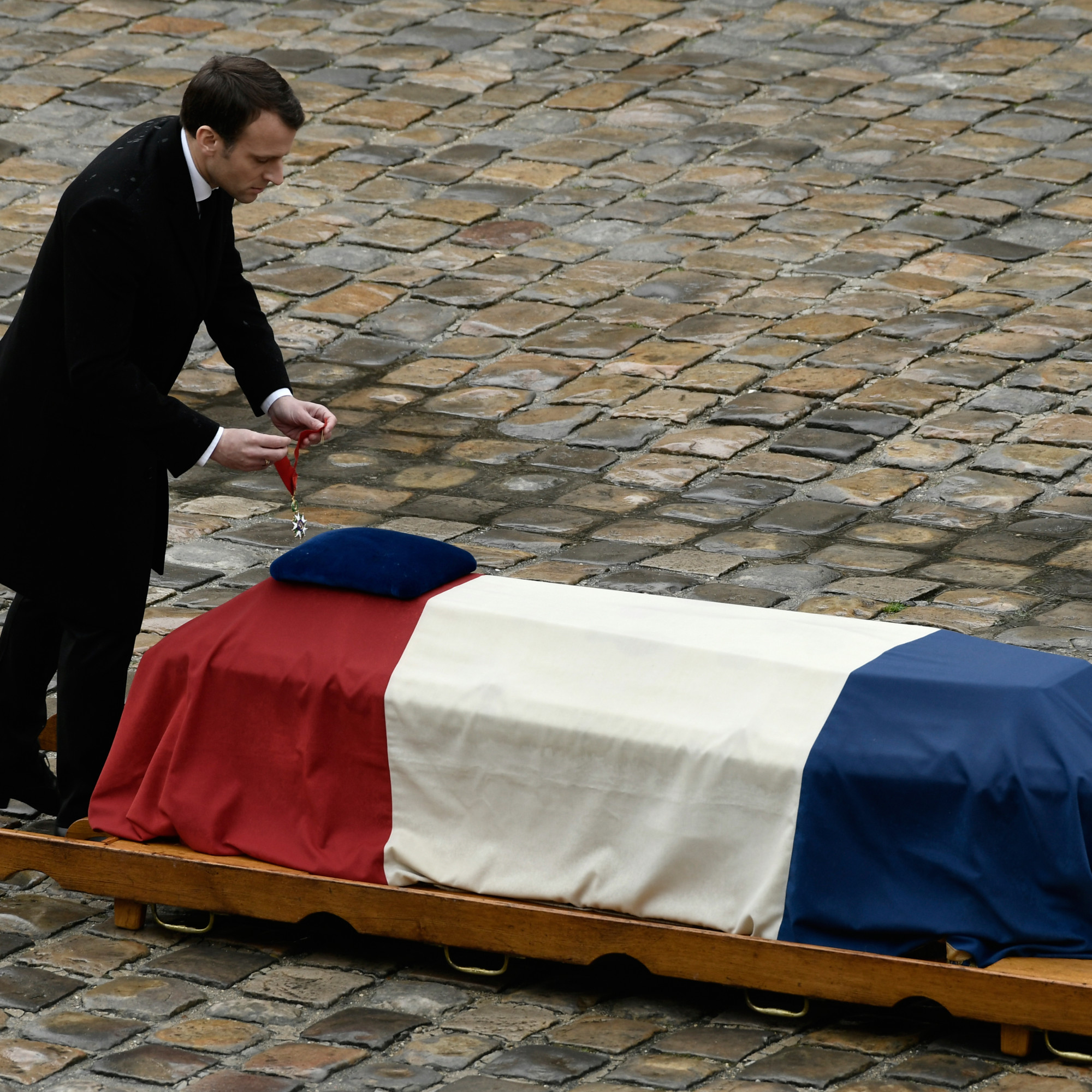 Hommage national à Arnaud Beltrame, "une grandeur qui a sidéré la France"