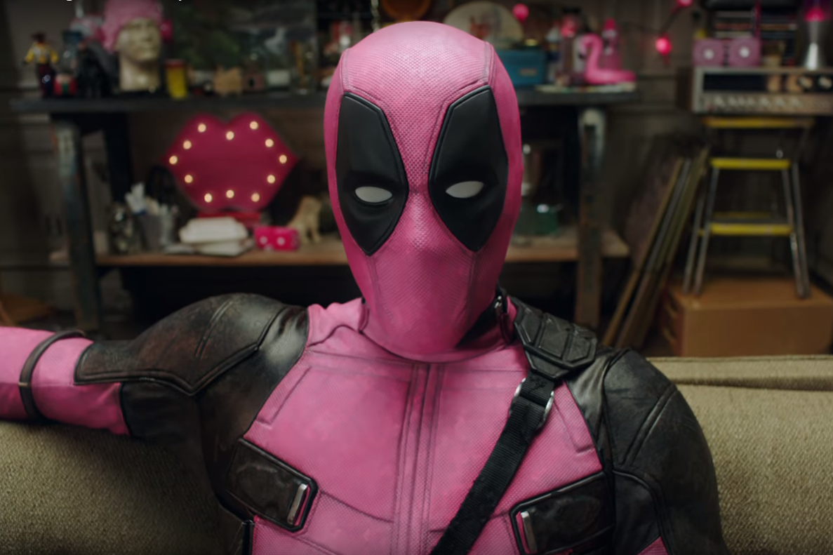 Deadpool enfile un costume rose pour lutter contre le cancer