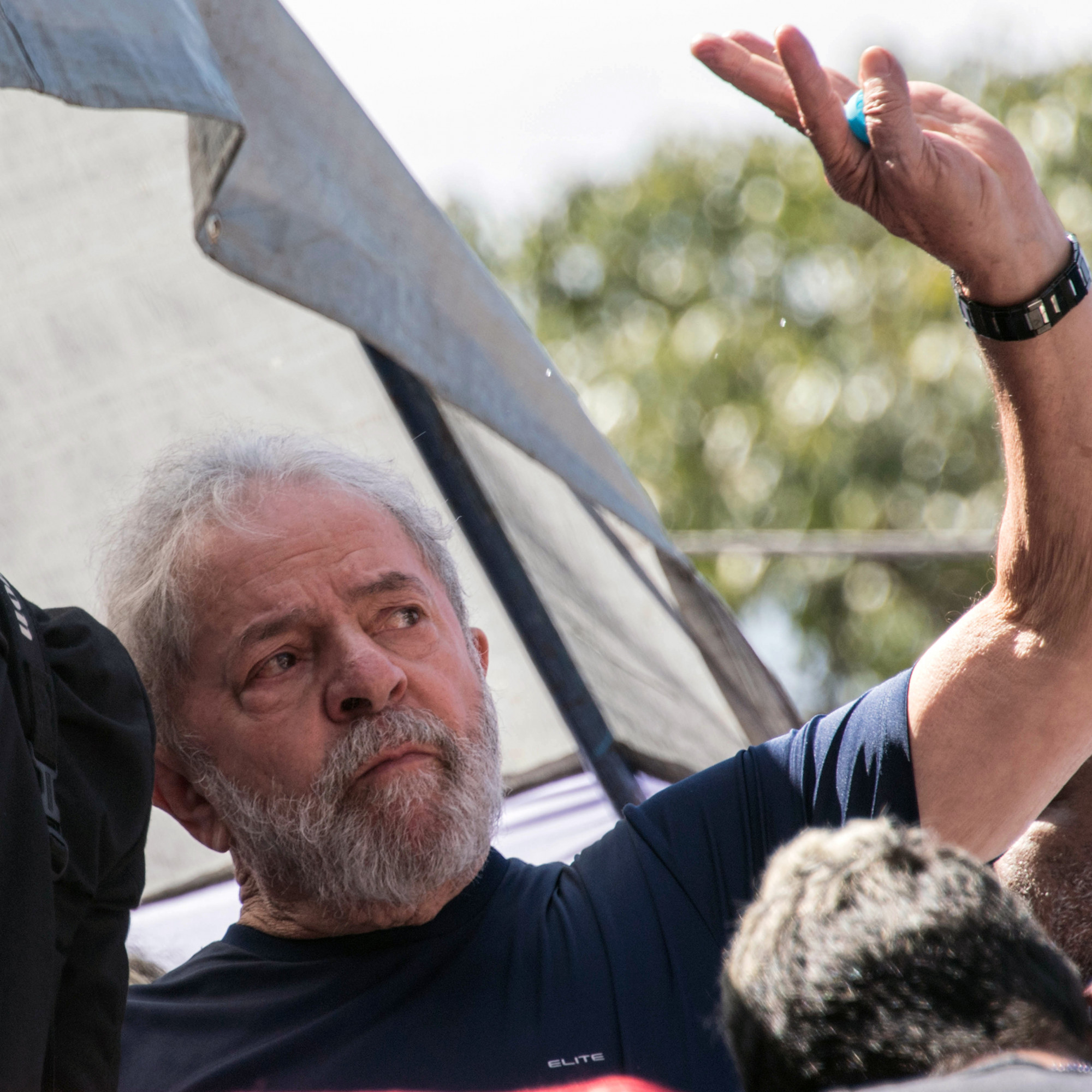 Brésil : Lula officialise sa candidature à la présidentielle depuis sa ...