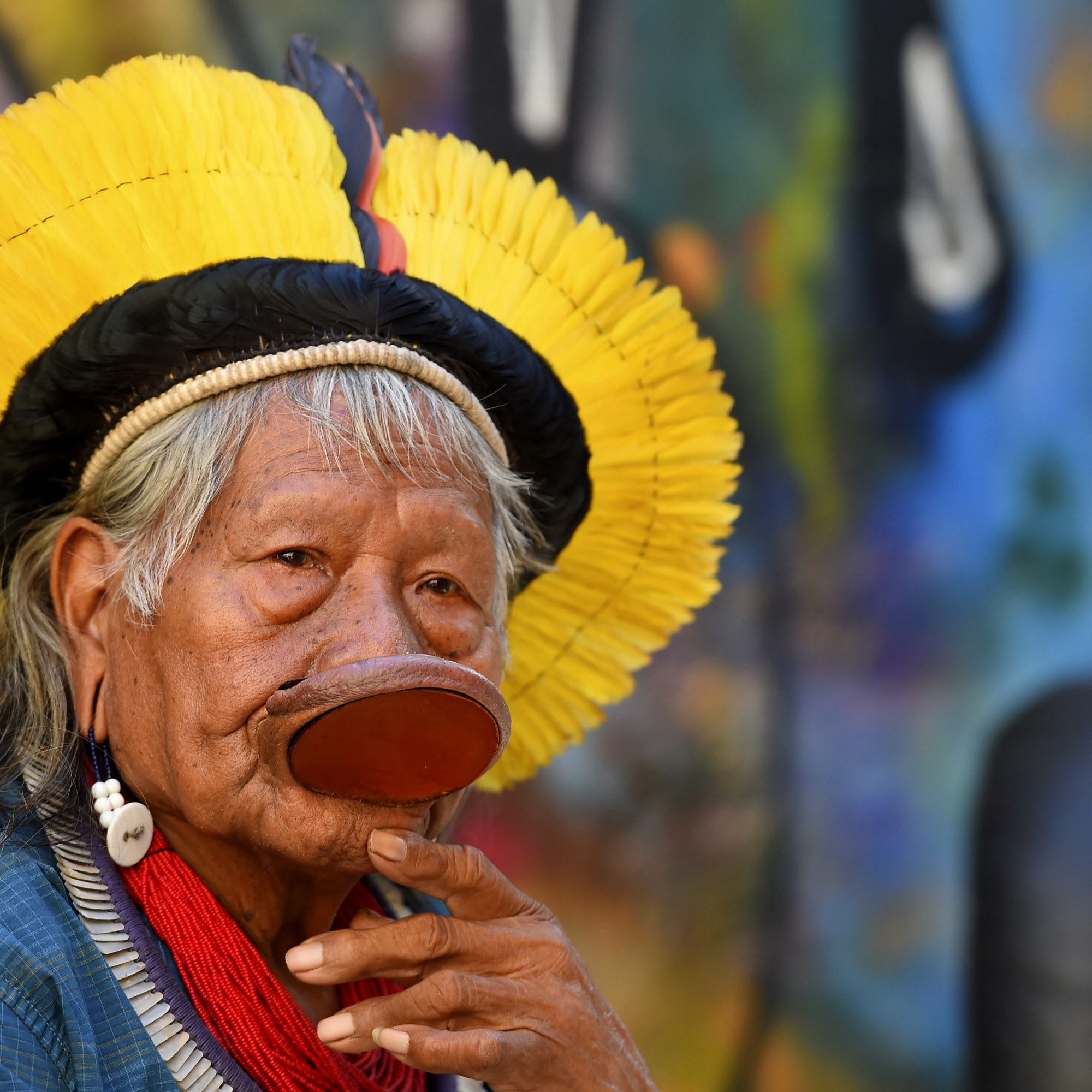 Amazonie: Édouard Philippe a rencontré le chef indien Raoni