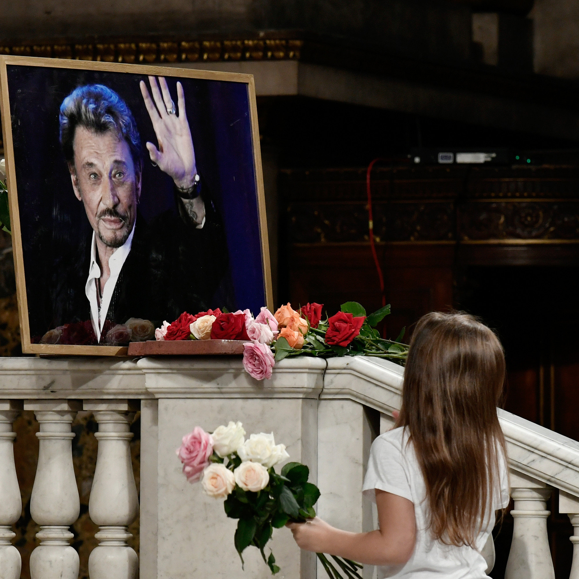 Le journal de 12h30 : Hommage à Johnny Hallyday, les fans ont chanté à ...