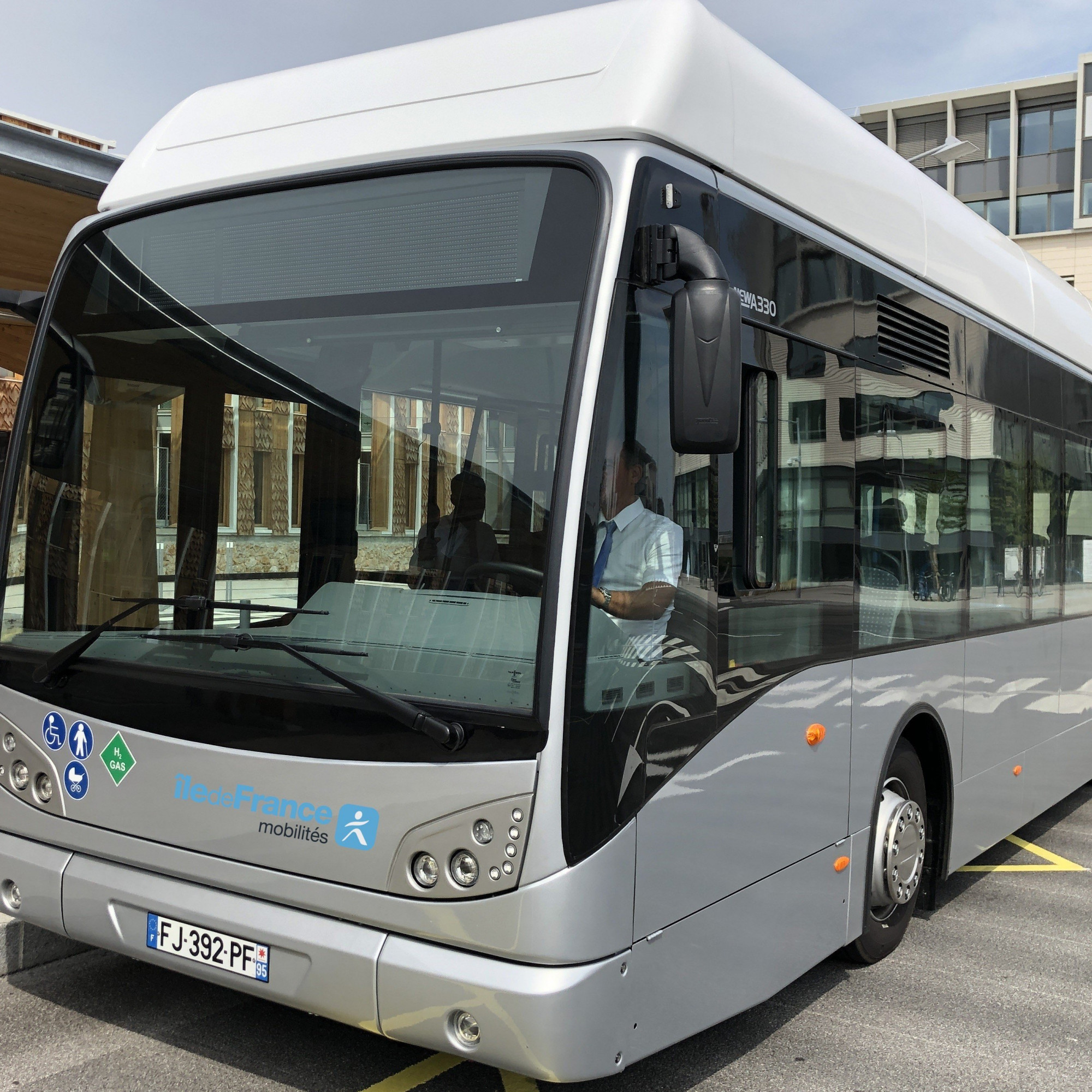 Le premier bus français à hydrogène inauguré dans les Yvelines