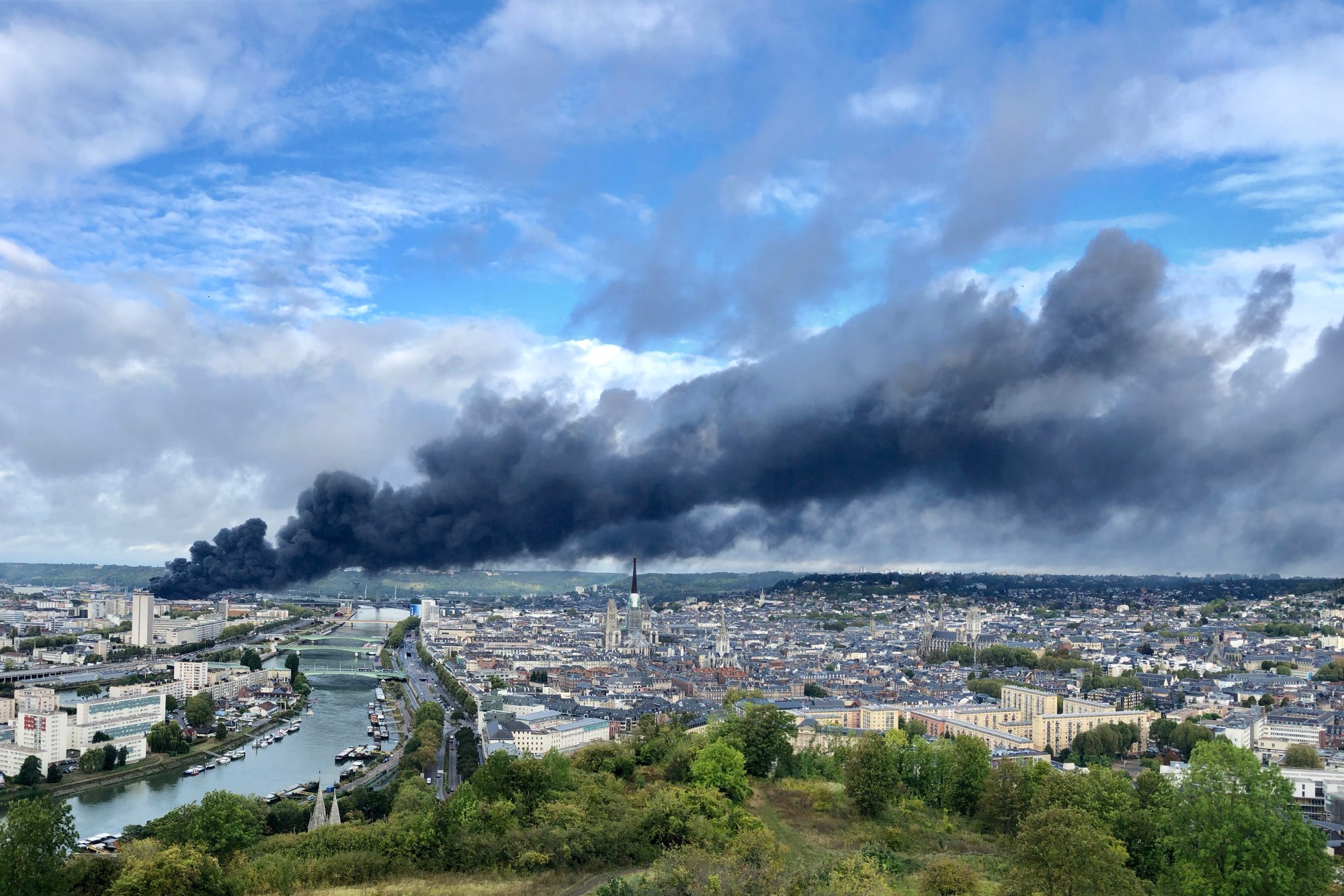 Lubrizol : un mois après, le flou persiste à Rouen