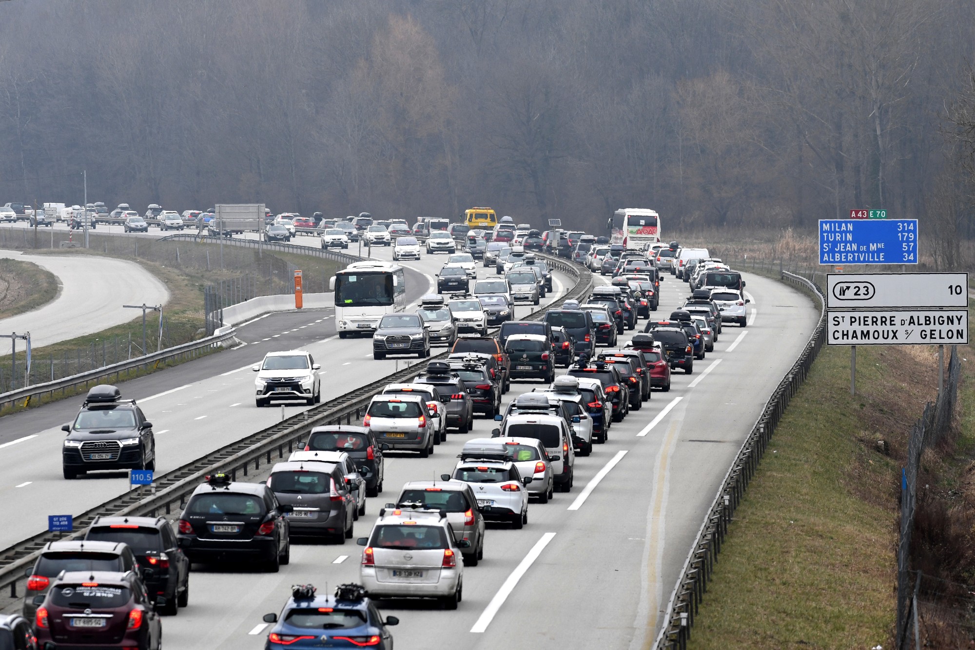 Vacances d'hiver : train, embouteillages... Les règles du couvre-feu à ...