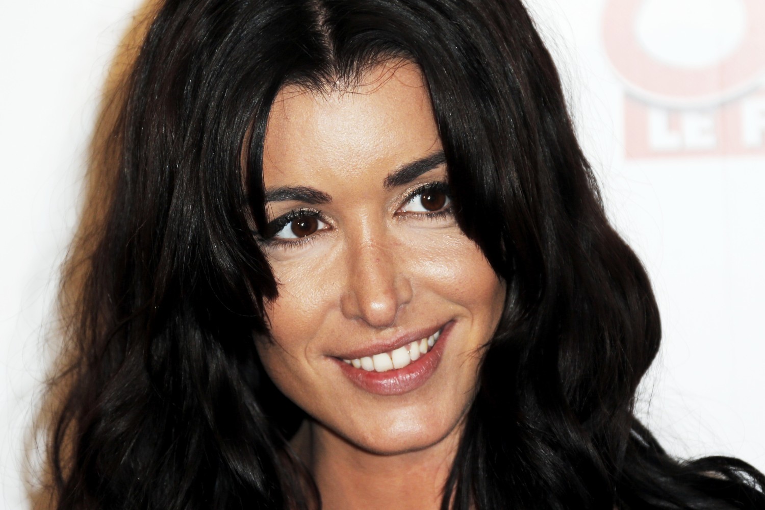 Jenifer dévoile sa nouvelle chanson, "Notre idylle"