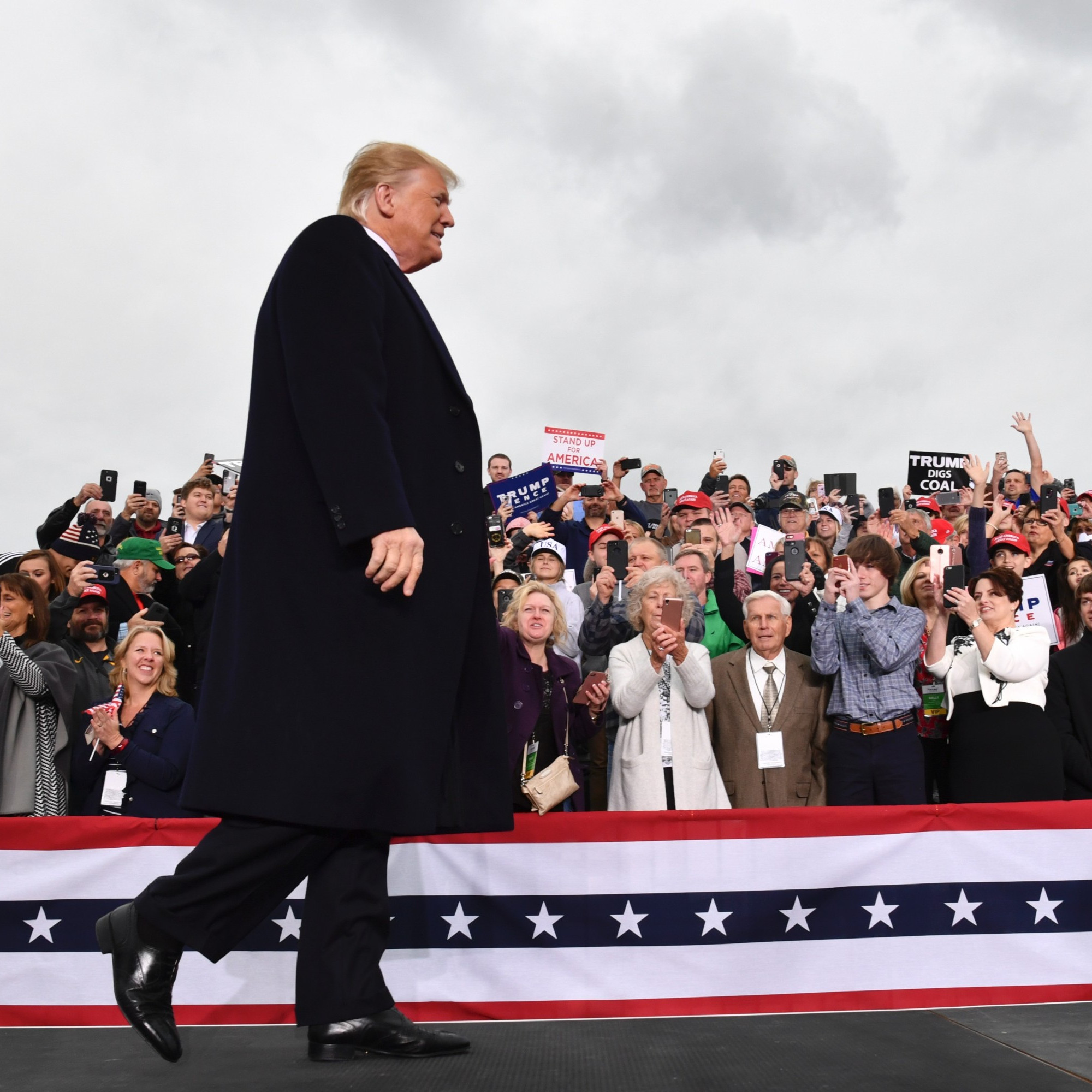 VID ÉO - Pourquoi Donald Trump s'en prend à la France et à Emmanuel Macron