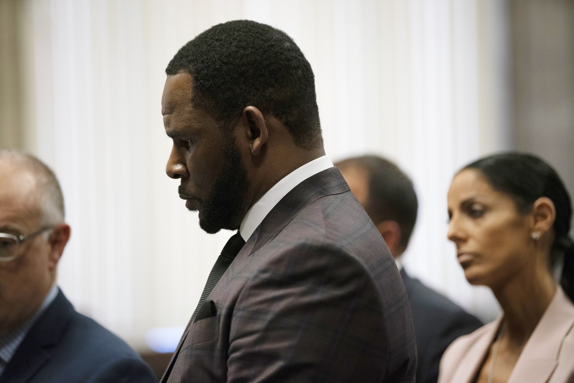 États-Unis : R. Kelly plaide non coupable et reste en prison