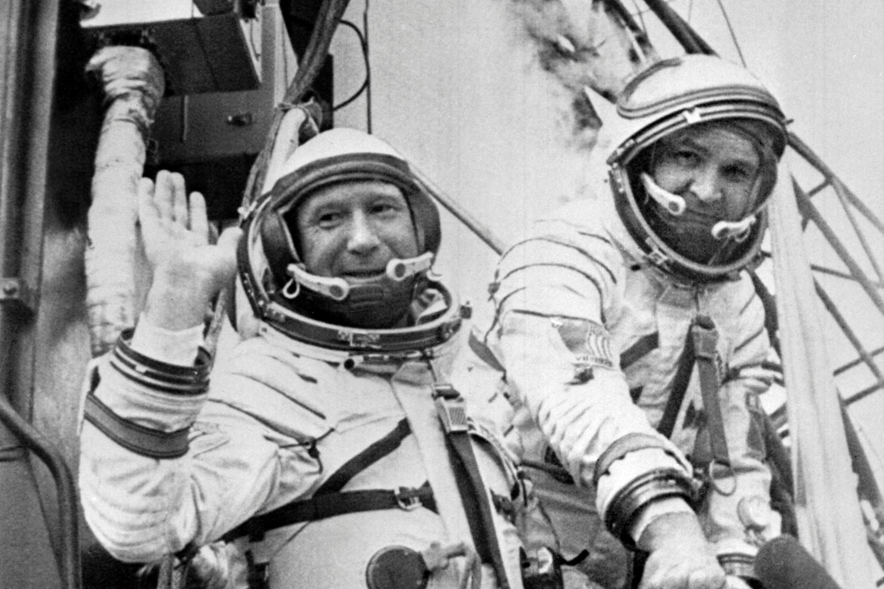 Mort d'Alexeï Leonov, premier homme à flotter dans l'espace