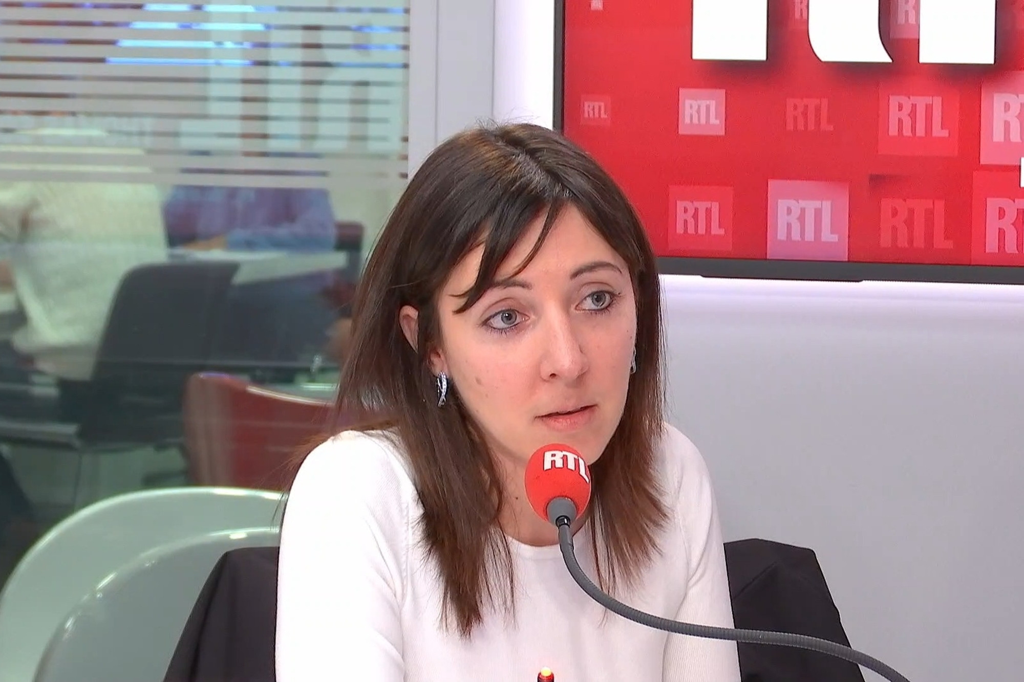 Violences conjugales : "Quand on pardonne la première gifle c'est trop ...