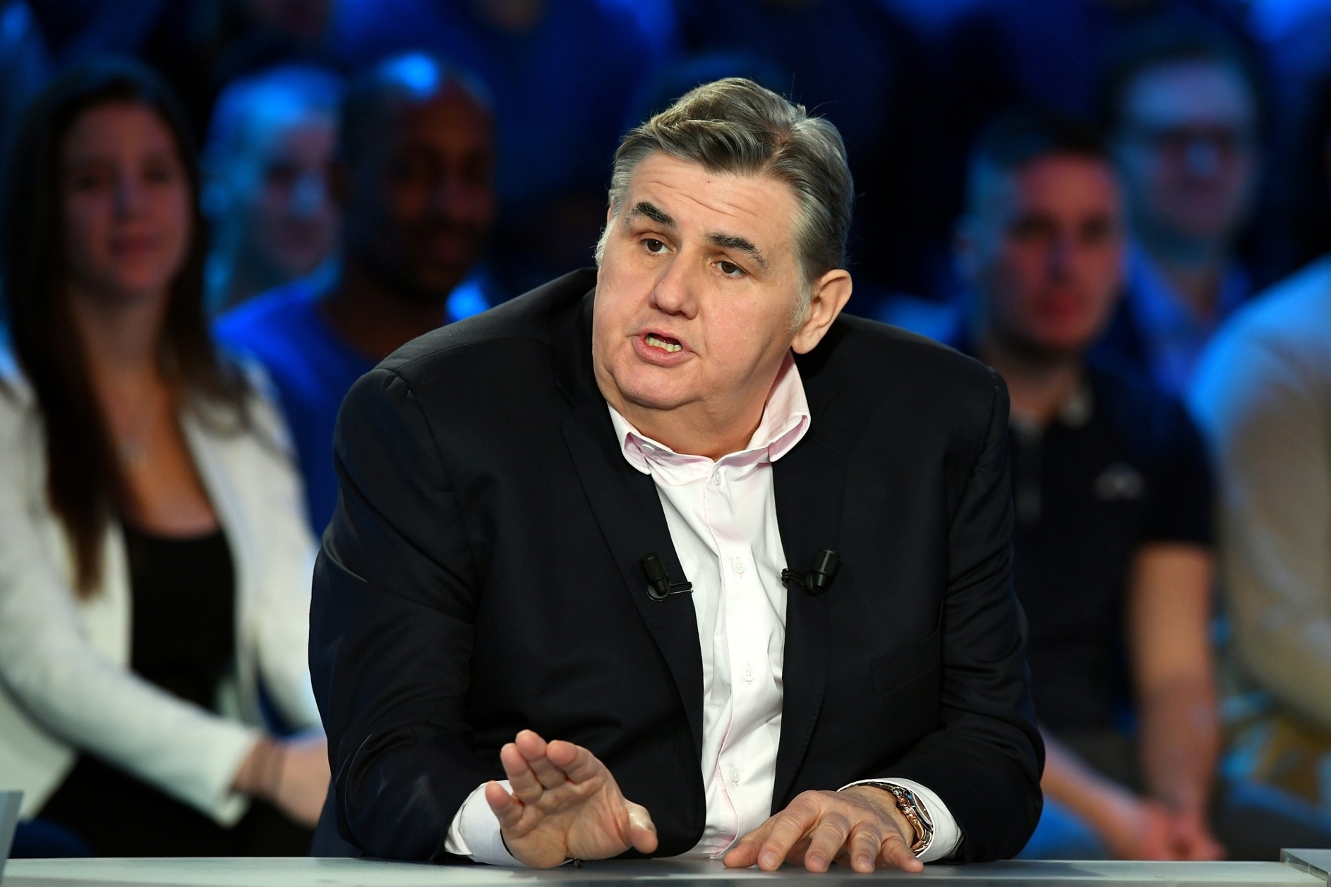 Pierre Ménès présente ses excuses après les accusations d'agressions ...
