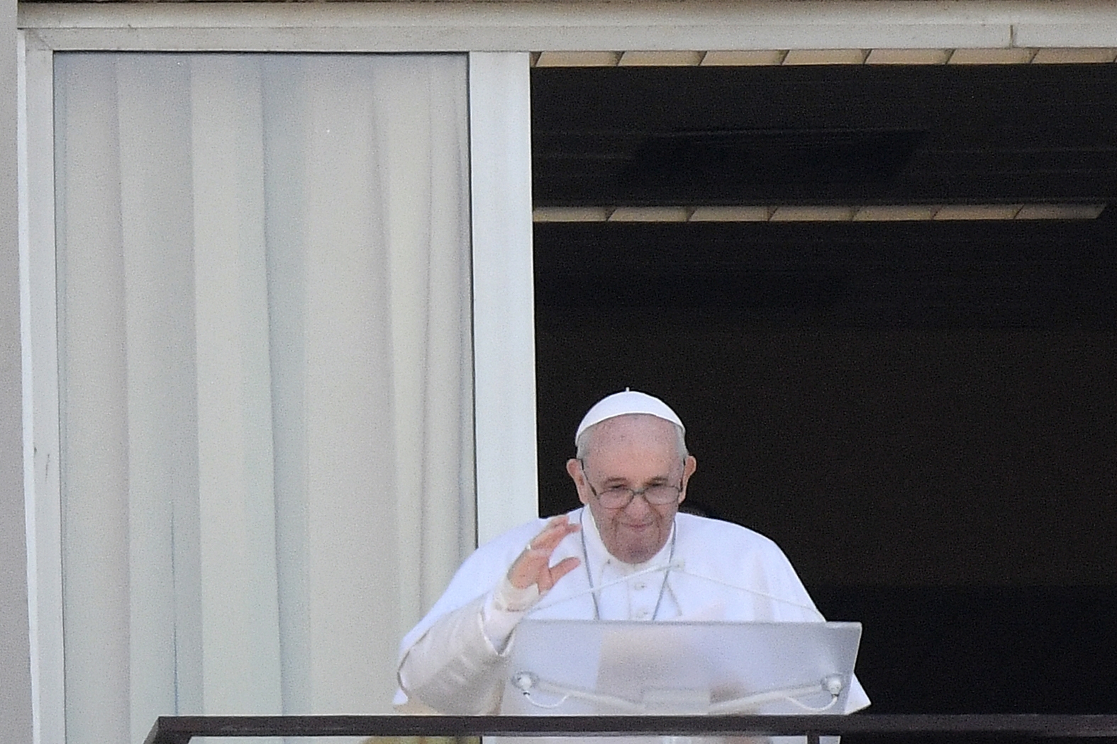 Rome : en convalescence, le pape a prononcé l'Angelus depuis un balcon ...