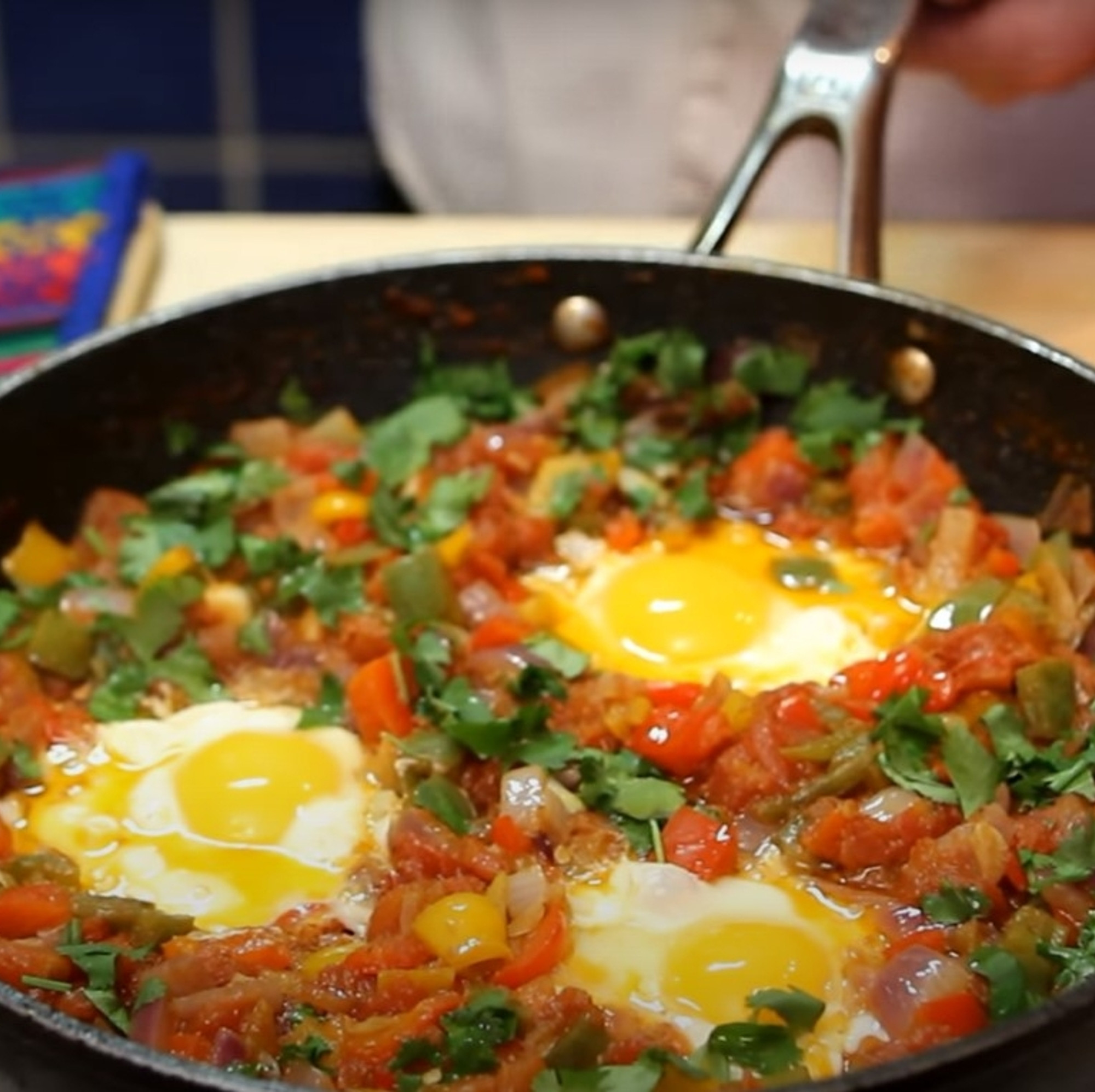 Les astuces de Cyril Lignac pour une chakchouka algérienne facile et ...