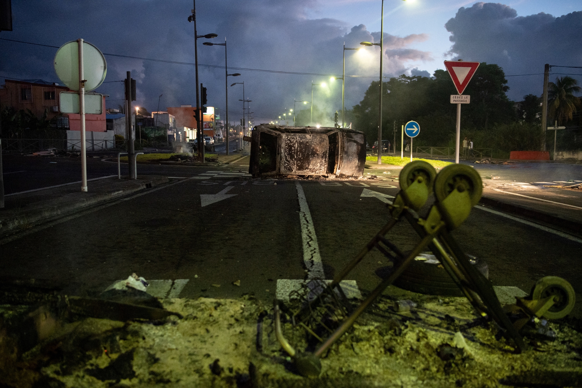 Martinique : des policiers et des pompiers cibles de tirs d'armes à feu