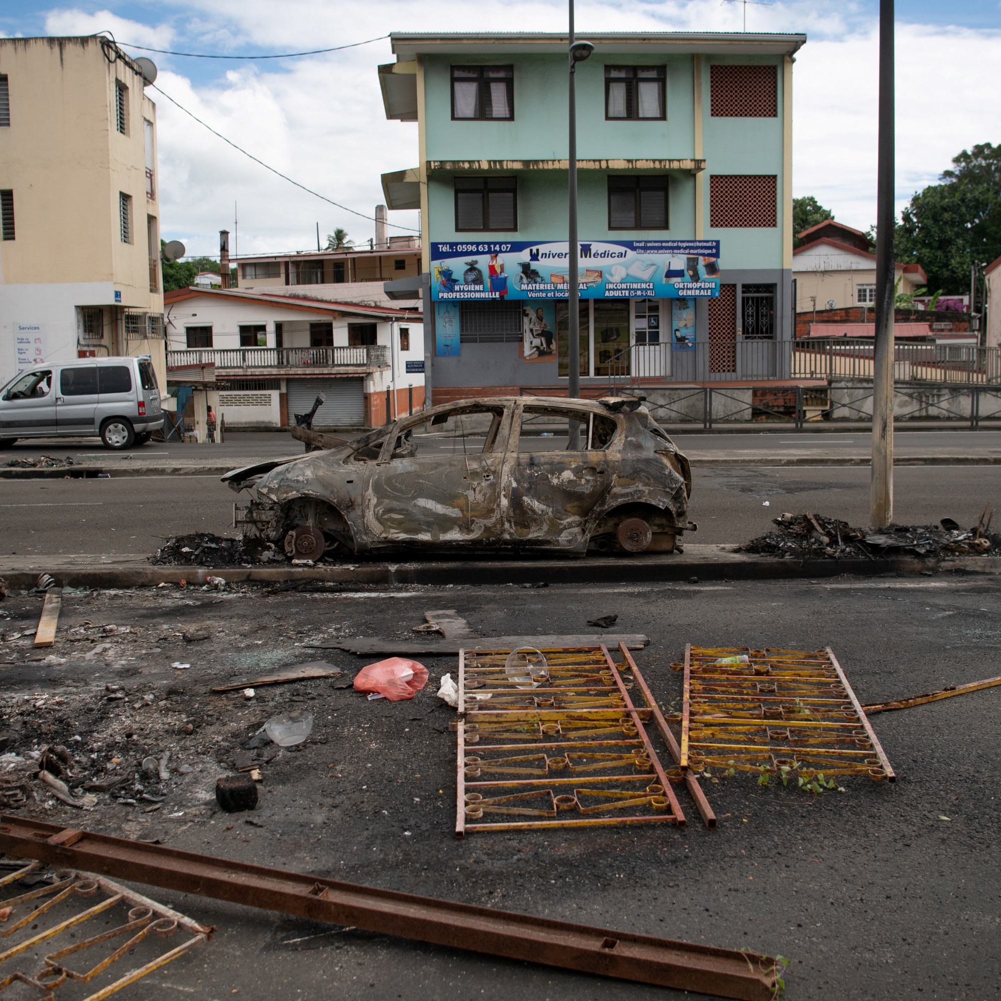 Martinique : des journalistes visés par des coups de feu