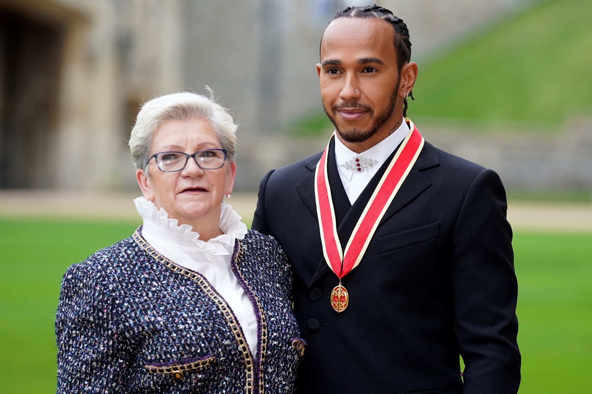F1 : Lewis Hamilton fait Chevalier par le Prince Charles