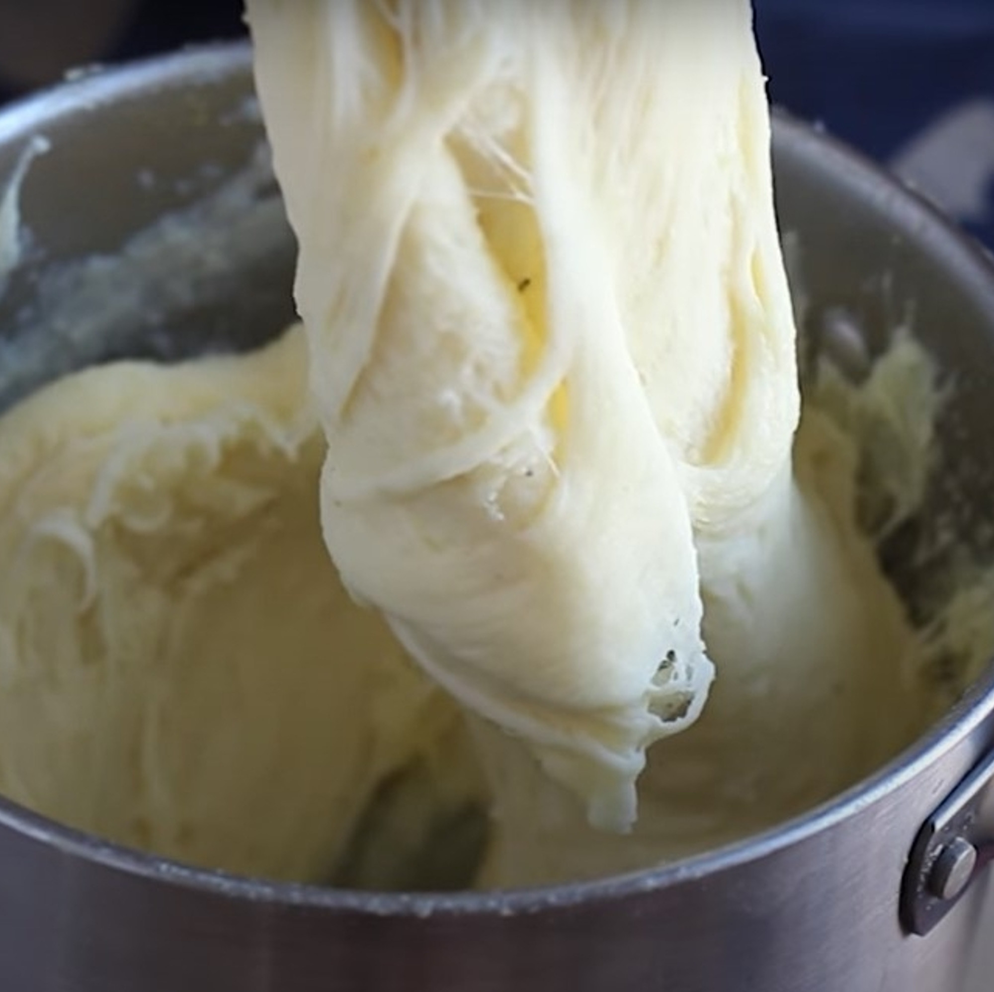 La recette de Cyril Lignac pour un aligot fondant et savoureux