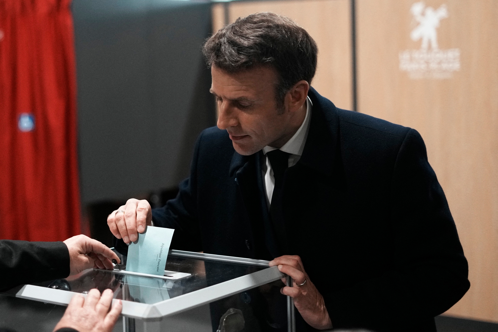 Présidentielle 2022 : Emmanuel Macron a voté au Touquet