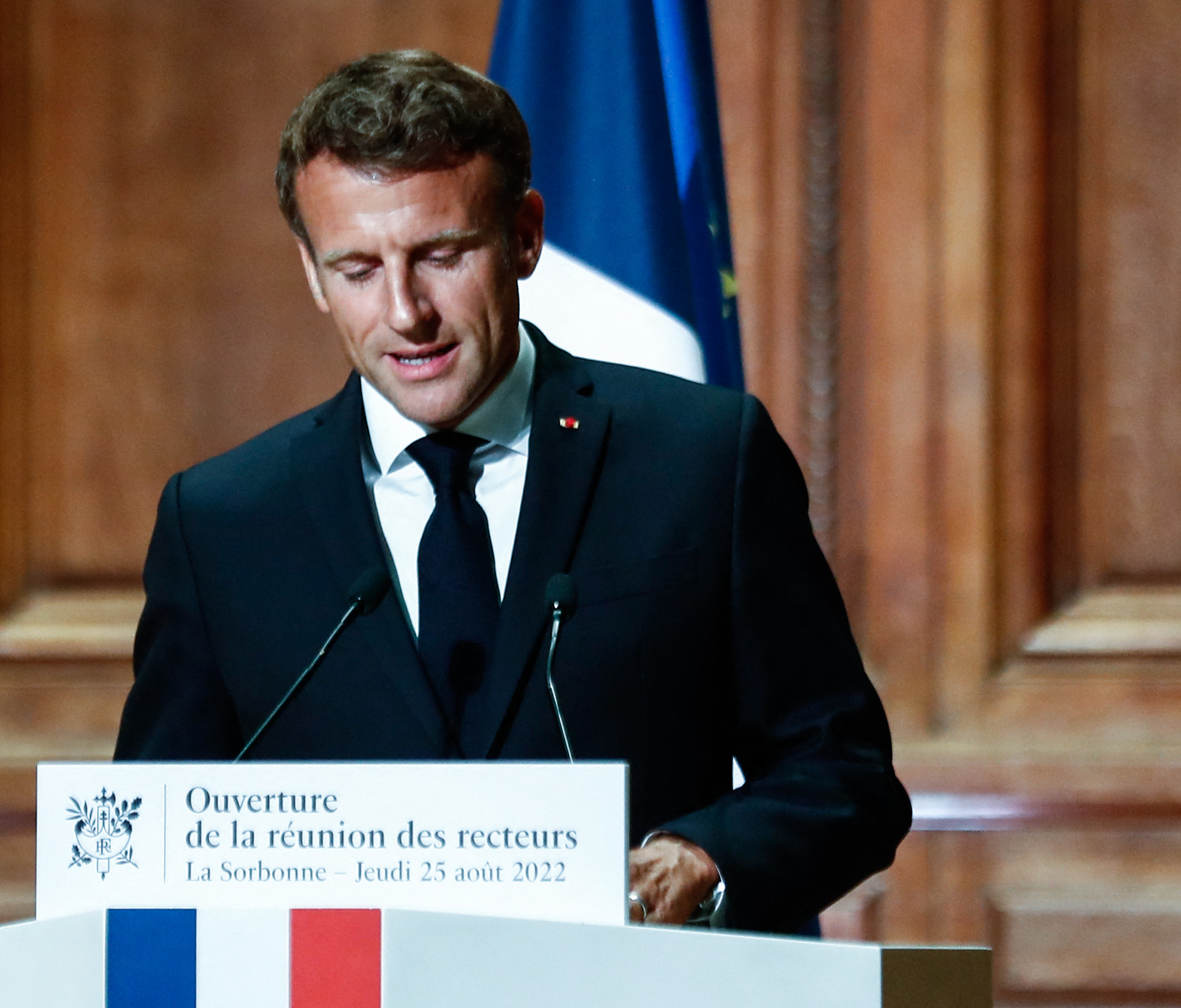 Salaires des profs, lycées, orientation : ce qu'il faut retenir des annonces de Macron