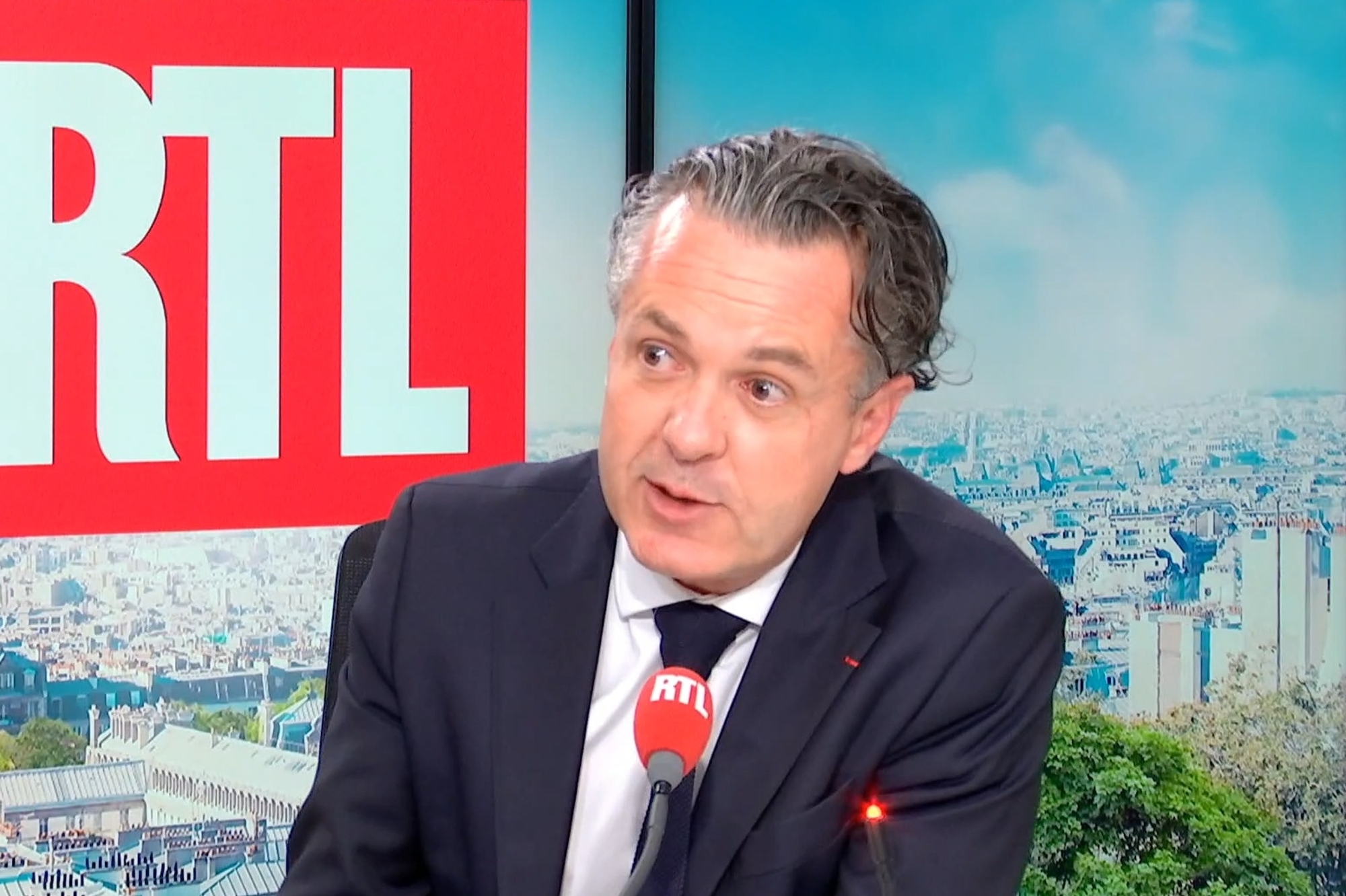 Christophe Béchu attaqué sur ses positions sur la chasse et le nucléaire