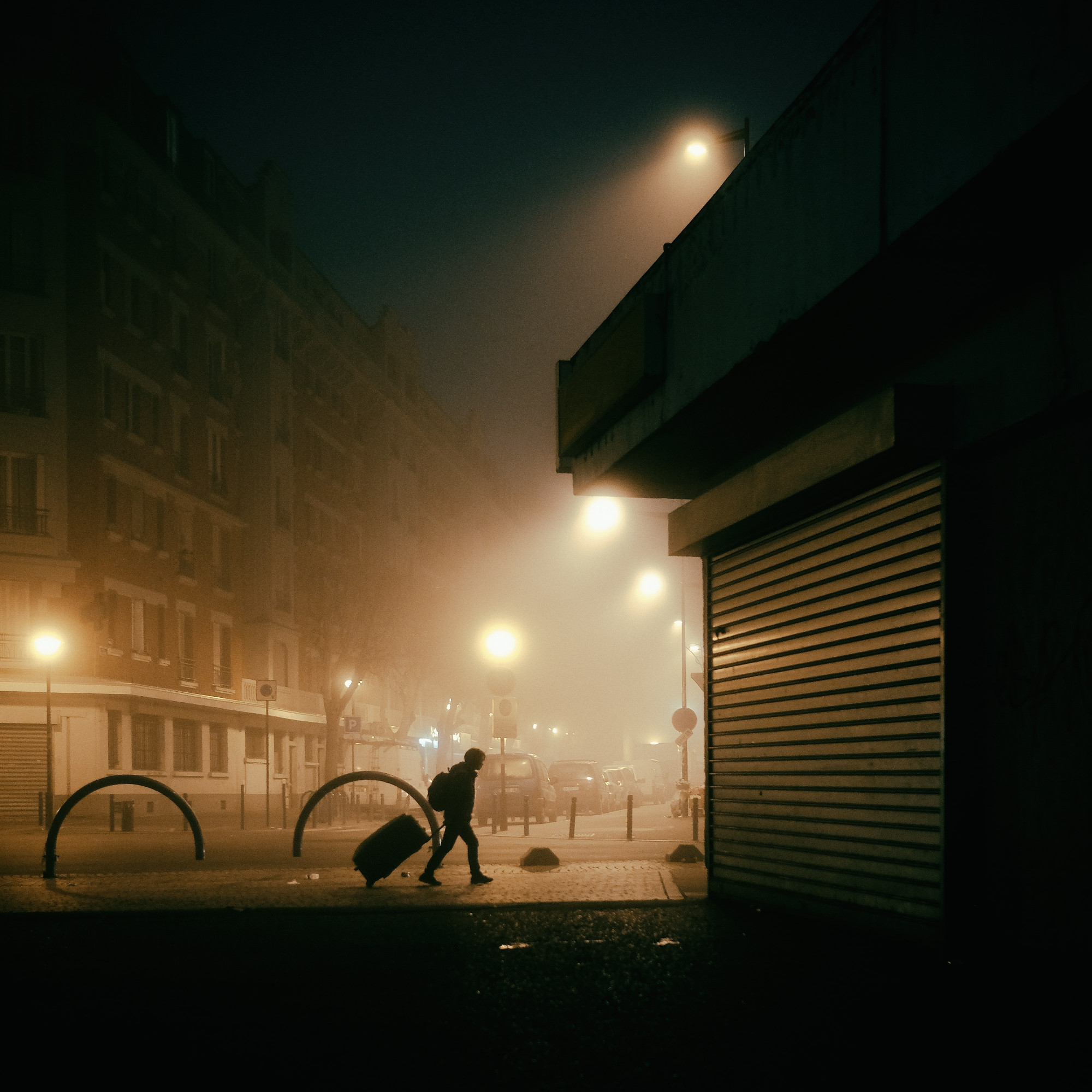 Comment le mot "banalité" est cousin du mot "banlieue"