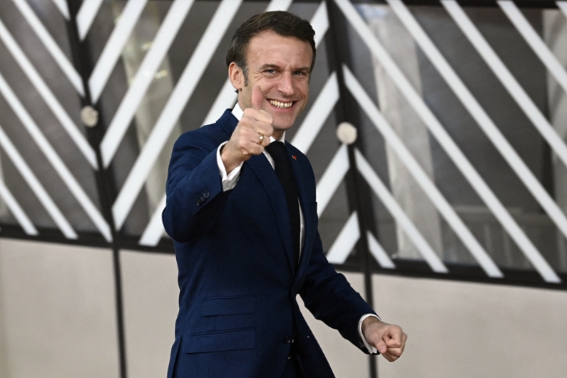 Coupe du monde au Qatar : critiqué, Emmanuel Macron assume et maintient ...
