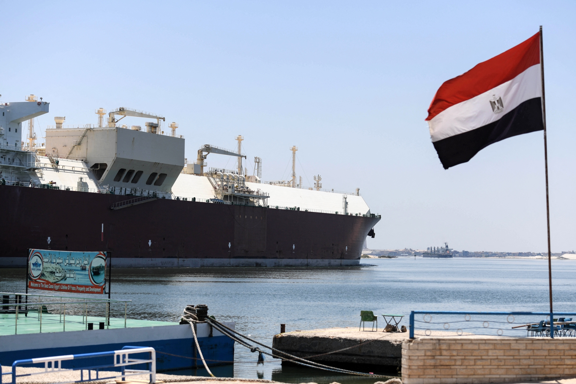 Un navire norvégien échoué dans le canal de Suez, remis à flot après ...