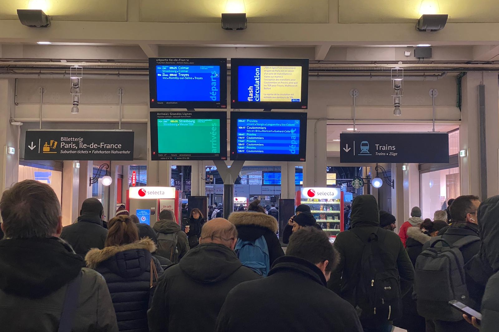 Gare de l'Est : trafic totalement interrompu Gare de l'Est : trafic totalement interrompu