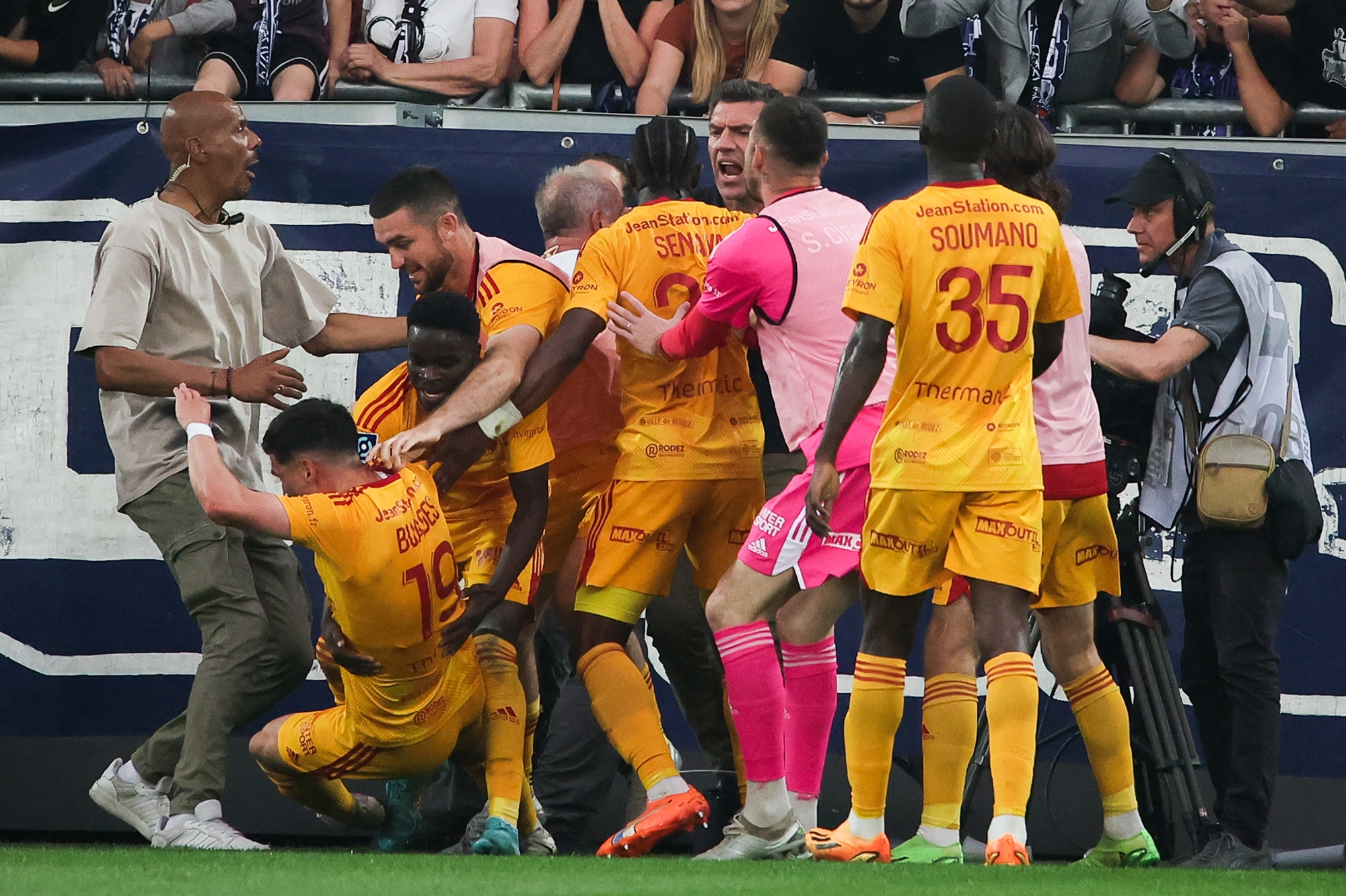 Ligue 2 J ai Agi Instinctivement Se D fend L agresseur Du Joueur